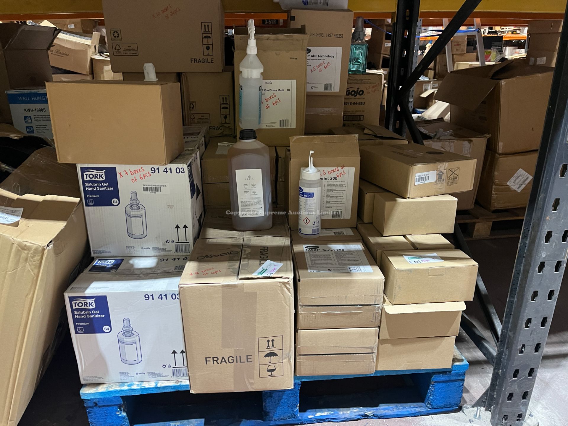 LARGE PALLET OF ASSORTED CLEANING PRODUCTS INCLUDING TORK HAND GEL ...