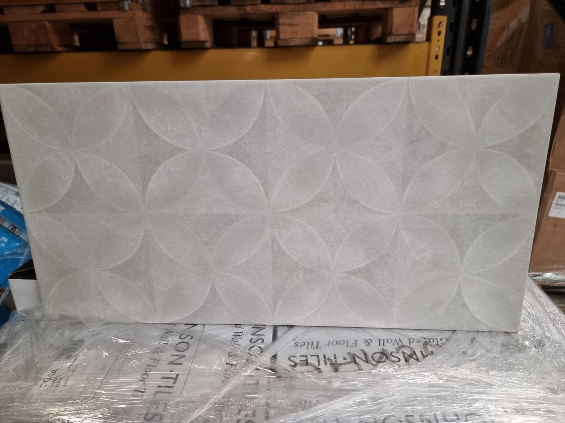 11 X PACKS OF Johnson Tiles Colysee - Premium Pearl Tiles. Size 600 x ...