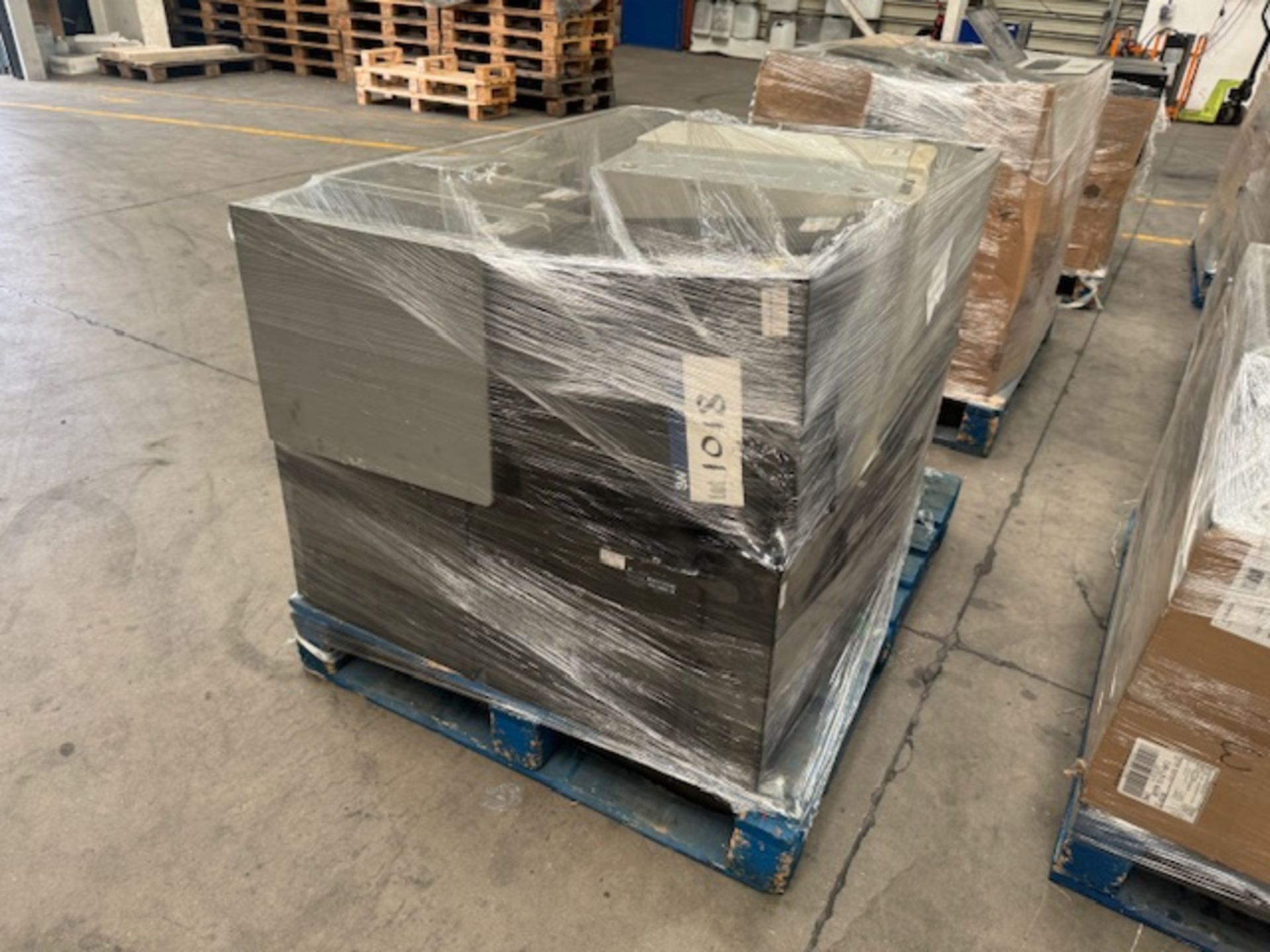 IT PALLET LOT INCLUDING APPROX 30 X PC COMPUTERS INCLUDING HEWLETT ...