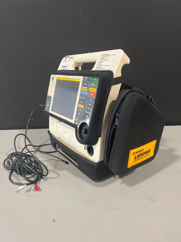 { Option of lots: 597, 598, 599, 600 } MEDTRONIC/PHYSIO-CONTROL LIFEPAK ...