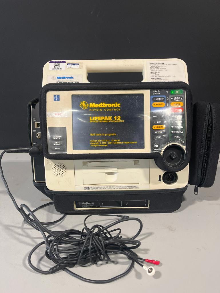 { Option of lots: 597, 598, 599, 600 } MEDTRONIC/PHYSIO-CONTROL LIFEPAK ...