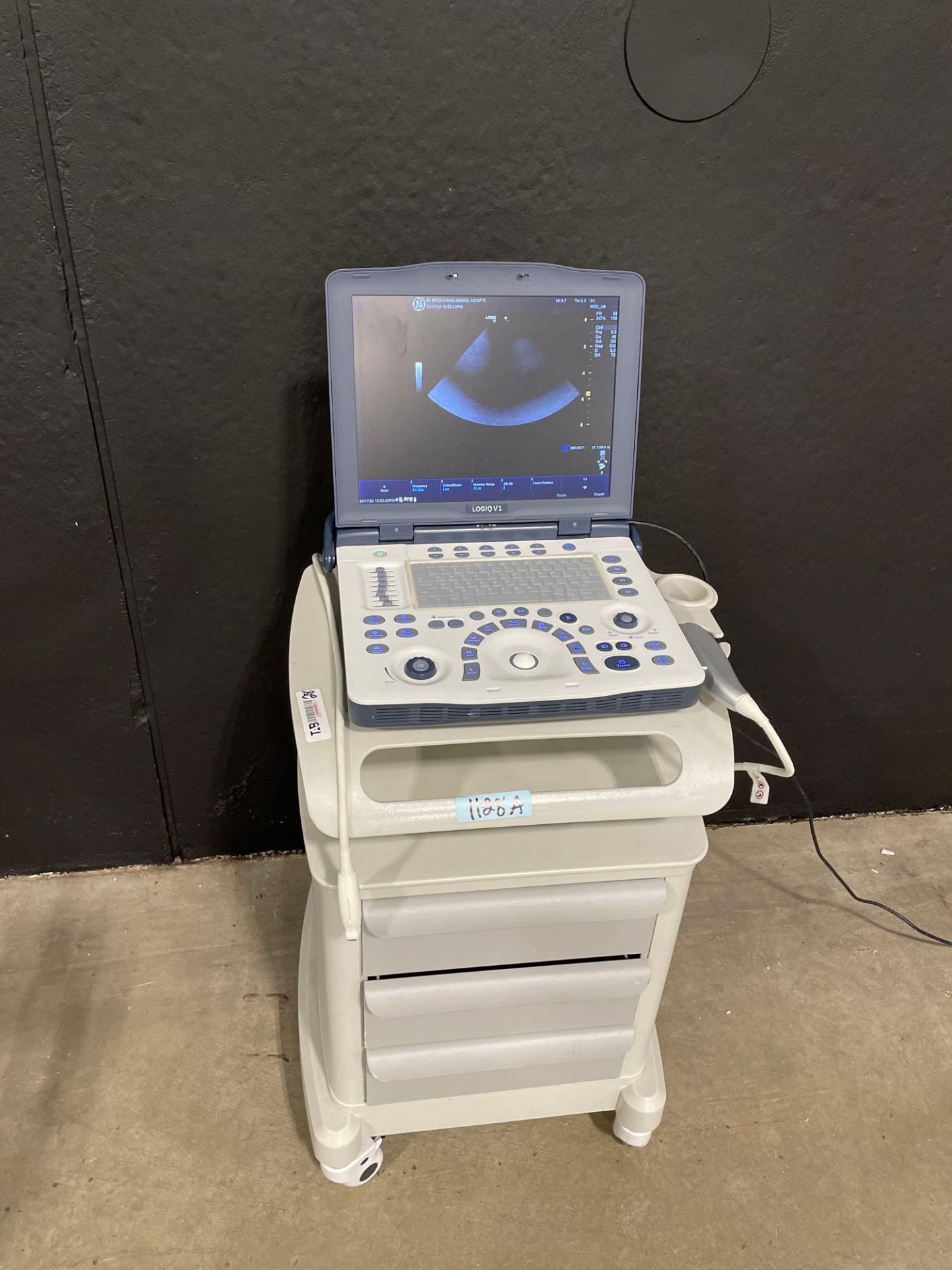 2018 GE LOGIQ V1 VETERINARY ULTRASOUND MAHCINE TO INCLUDE 1 PROBE (8CRS)