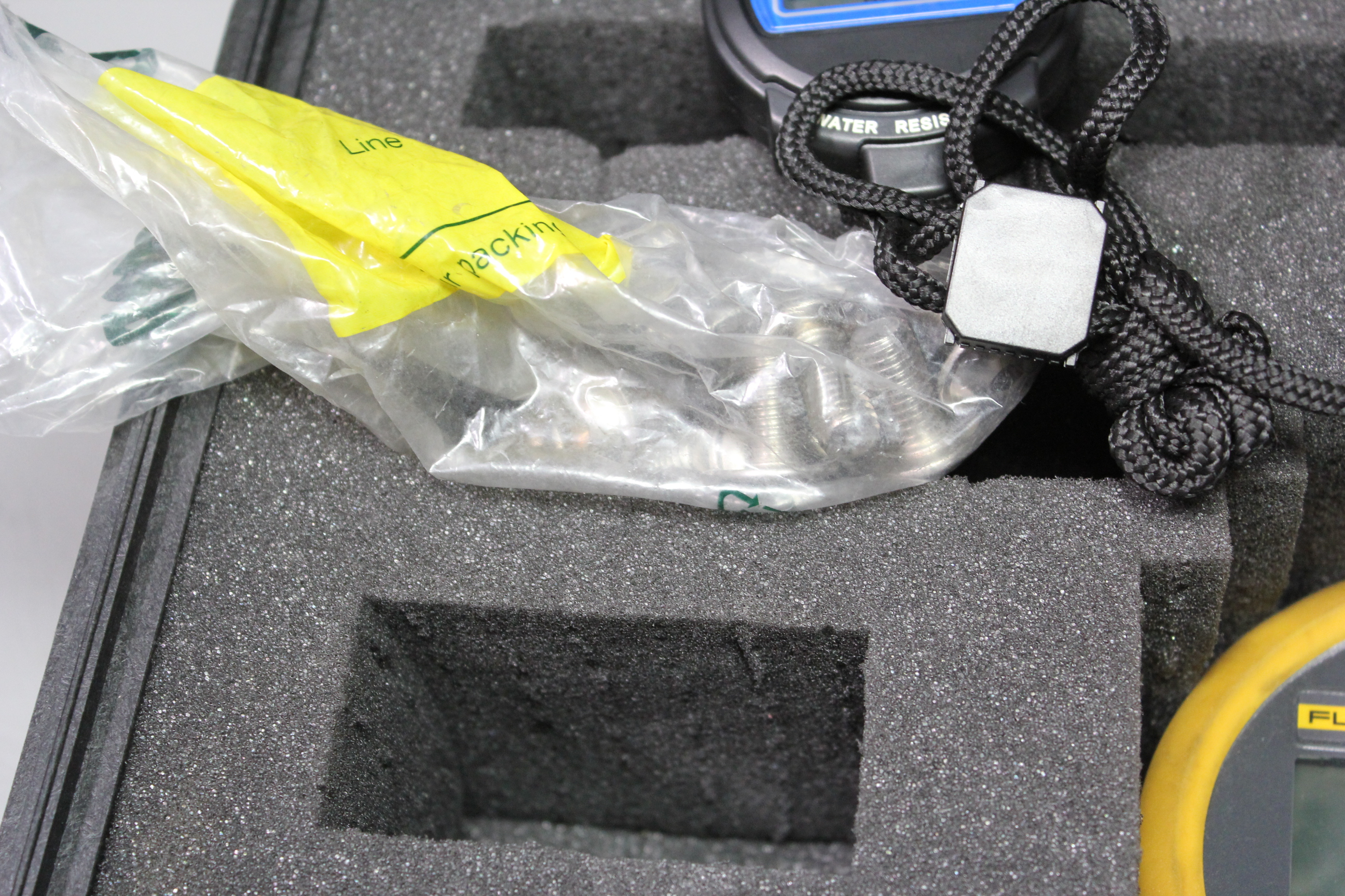 FLUKE DIGITAL PRESSURE GAUGE IN PELICAN CASE 700G04LOC:AS17.T.6
