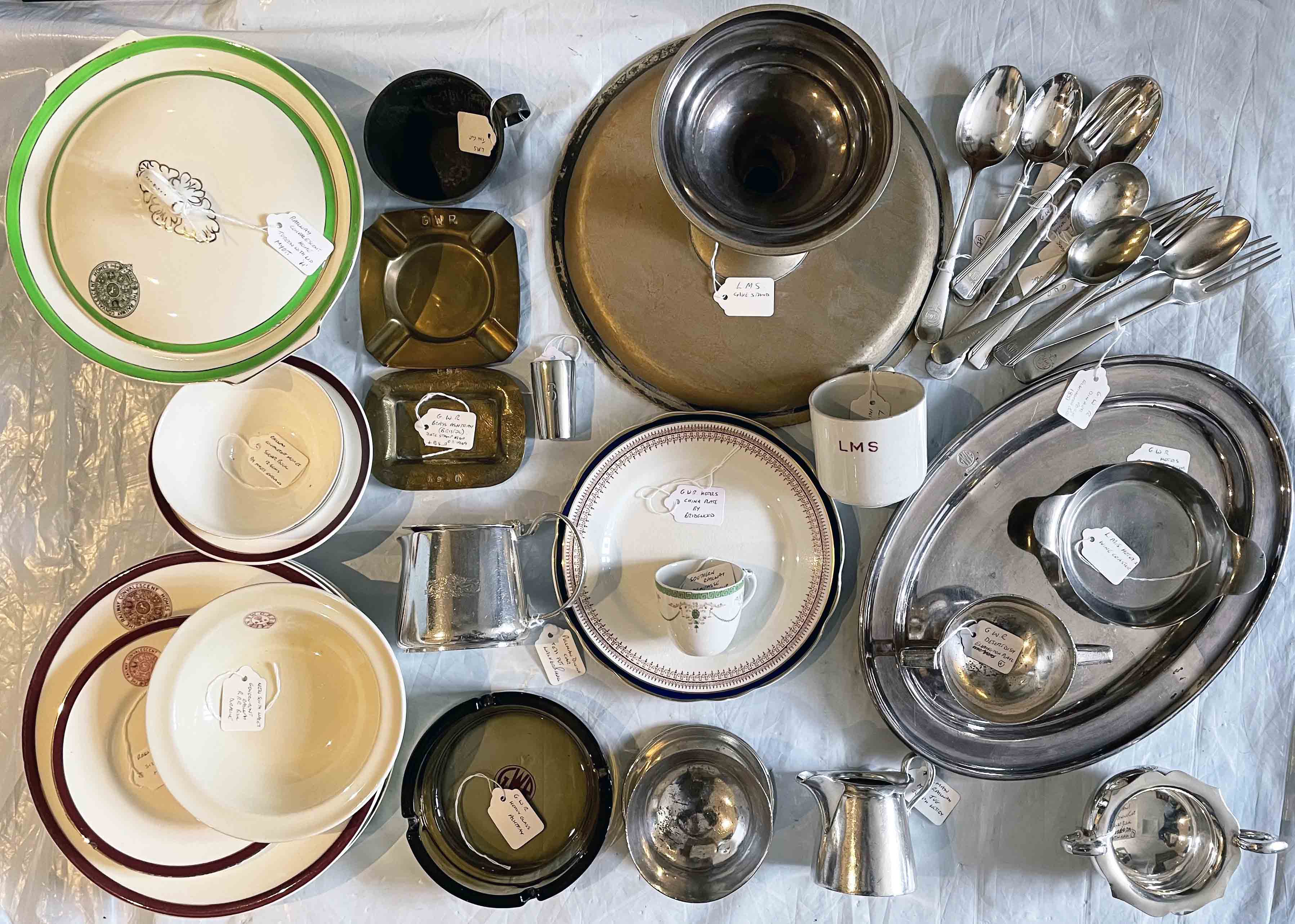 Large quantity (35 items) of mainly 1920s/30s RAILWAY TABLEWARE from ...