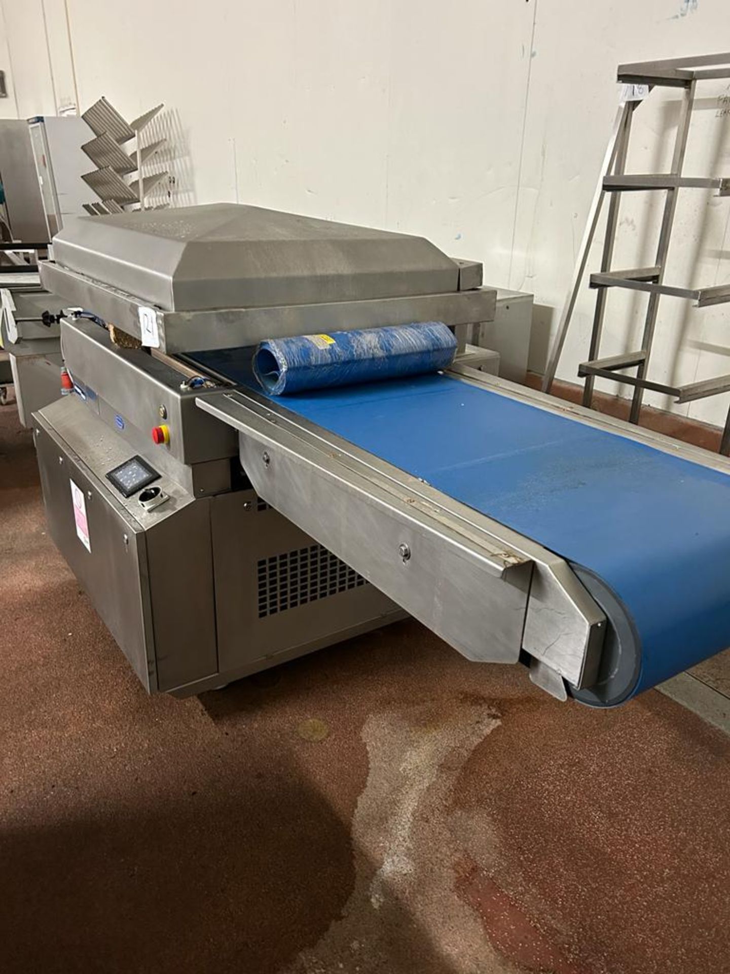 1 x Reiser supervac through belt vac packer - Belt 52cm wide - Overall ...