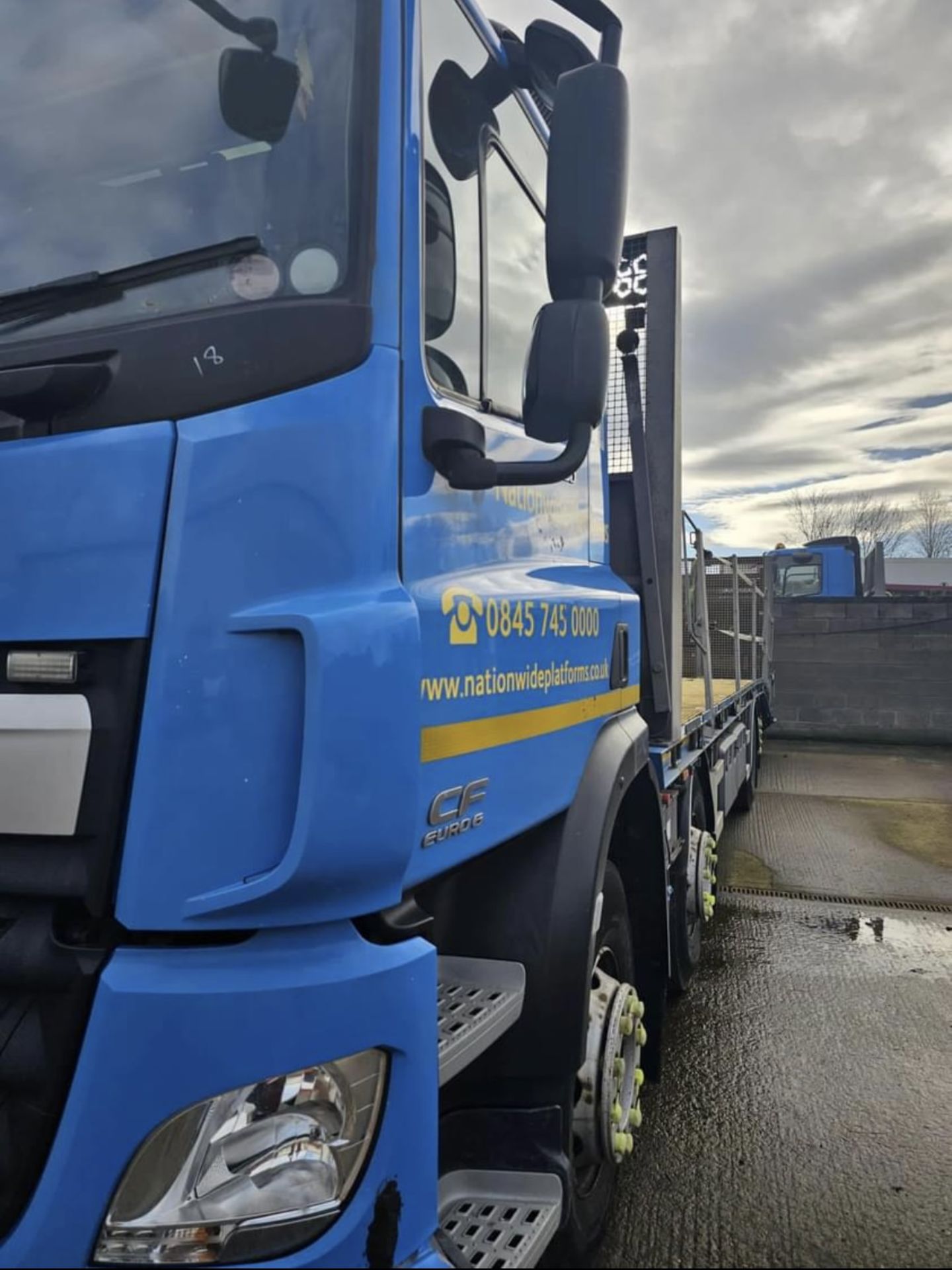 2018 4x8 DAF BEAVERTAIL PLATFORM TRUCK ALL WARRANTED MILEAGE HYDRAULIC ...