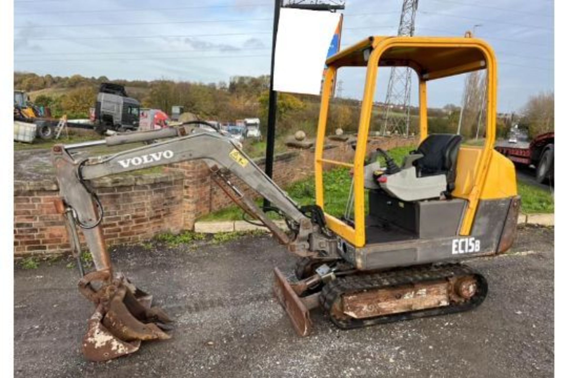 VOLVO EC15B MINI DIGGER. YEAR 2008. RUBBER TRACKS BLADE. OFFSET BOOM ...