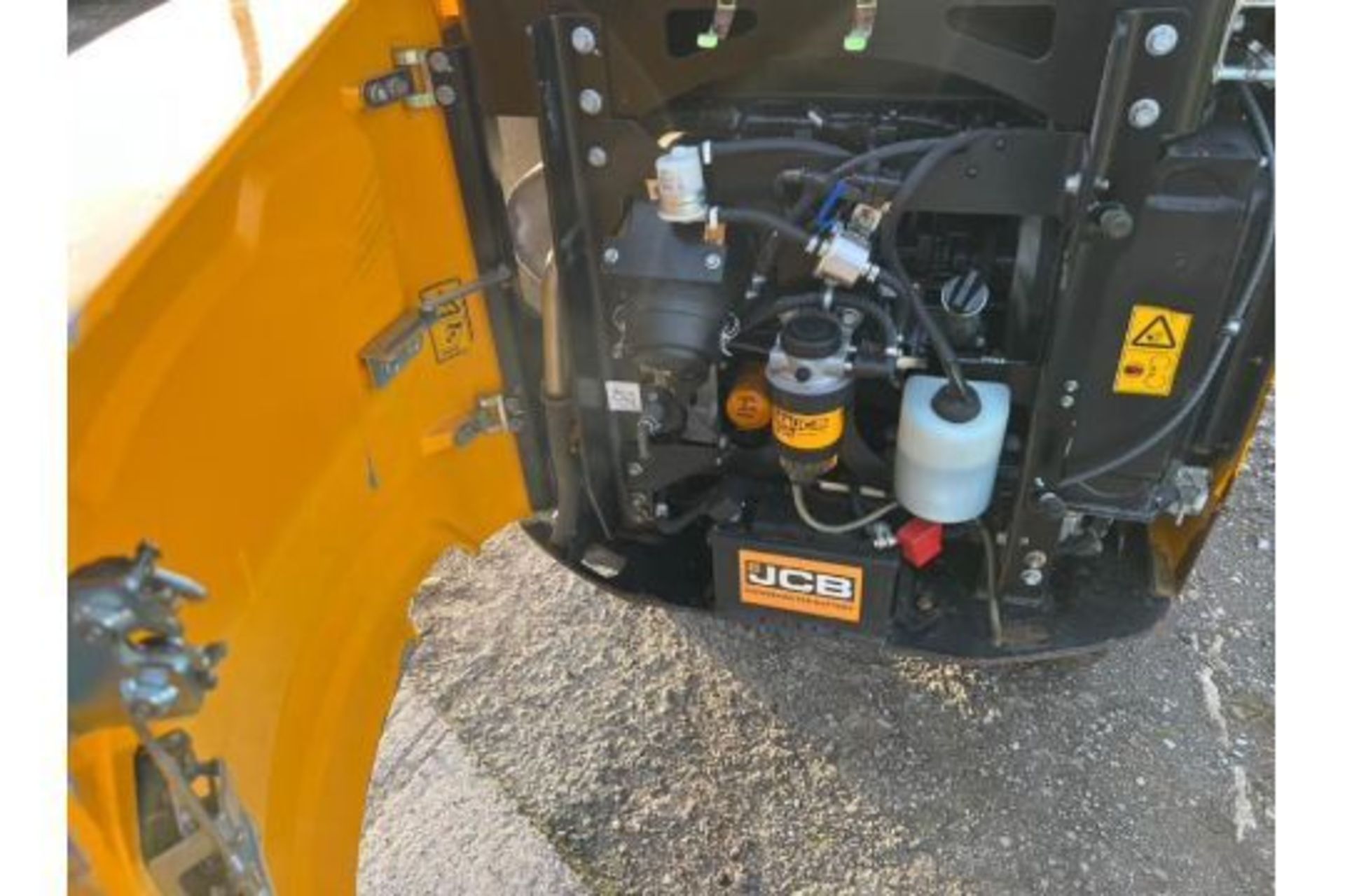 JCB 15C-1 MINI DIGGER. YEAR 2015. RUBBER TRACKS . BLADE. GREEN AND ...
