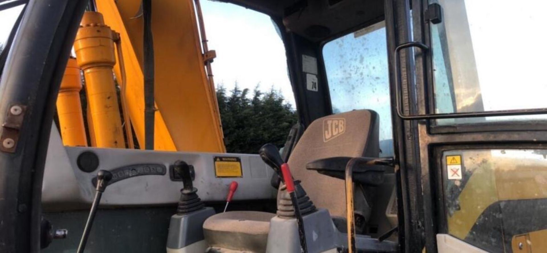 JCB JS130 STEEL TRACKED EXCAVATOR WITH BUCKET AND Q/HITCH RUNS DRIVES ...