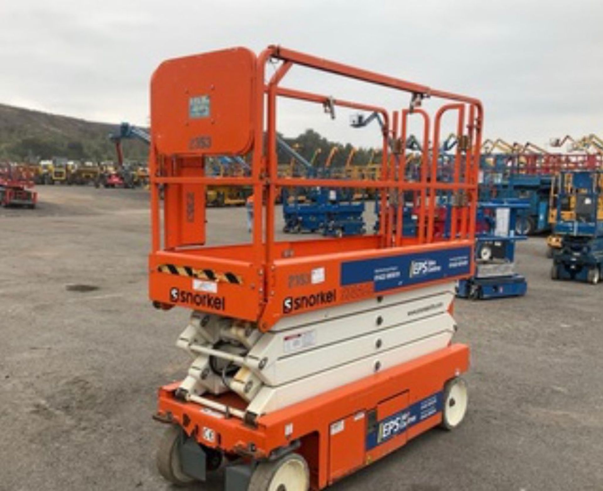 VC00048 Information from the seller: 2016 SNORKEL S3226E ELECTRIC SCISSOR LIFT DRIVES AND WOR