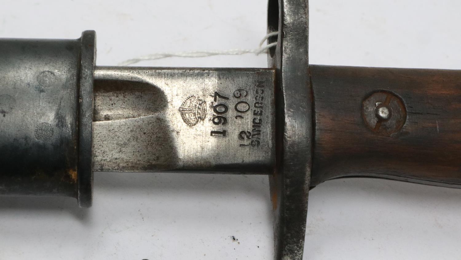 A British M1907 sword bayonet with hooked quillon, dated 1909, maker ...