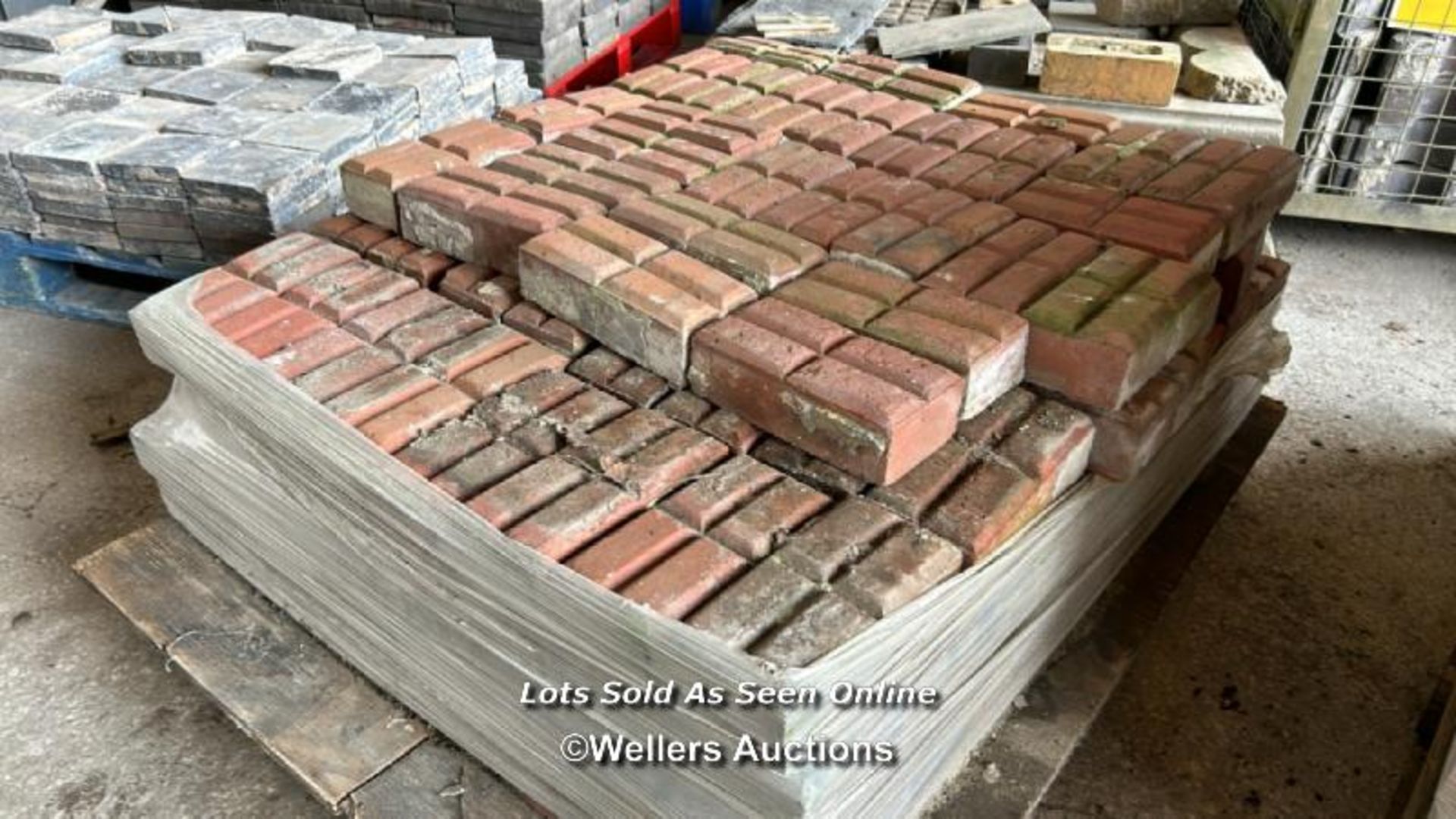 *APPROX X600 BRICK PAVERS, 22CM (L) X 10.5CM (W) X 6.5CM (H)