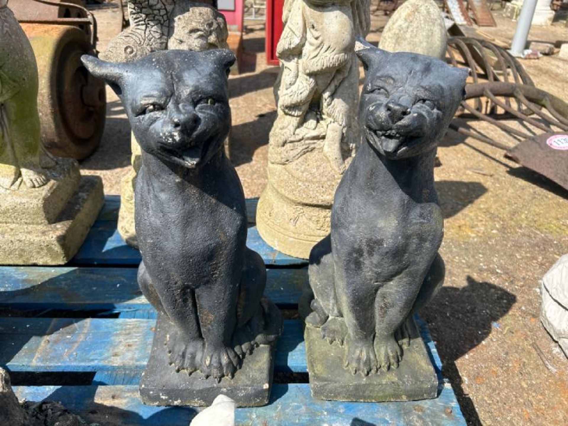 A PAIR OF RECONSTITUTED STONE CAT STATUES, DAMAGED, 50CM (H) / ALL LOTS ...