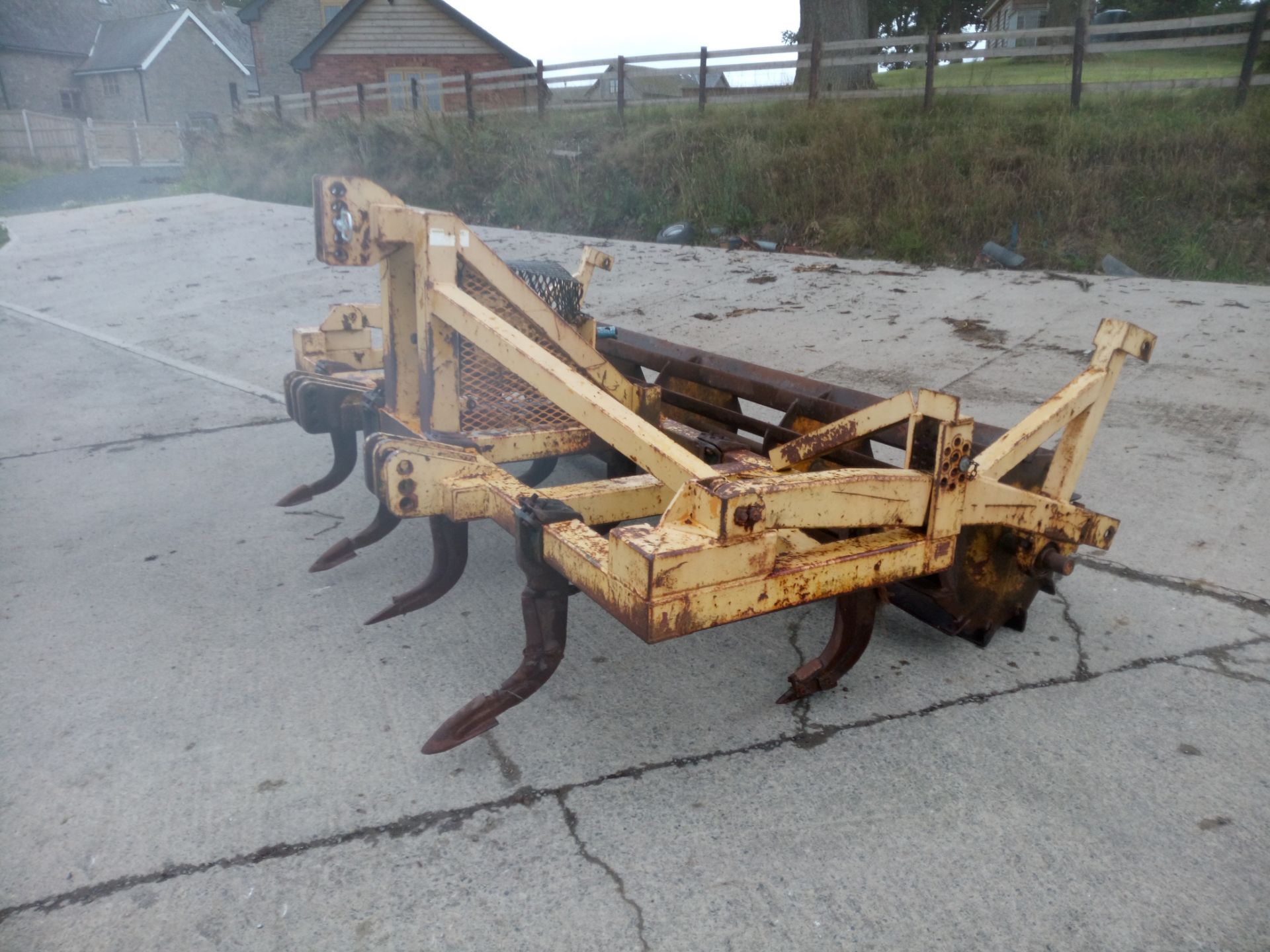 McCONNEL SHAKERATOR WITH ROLLER