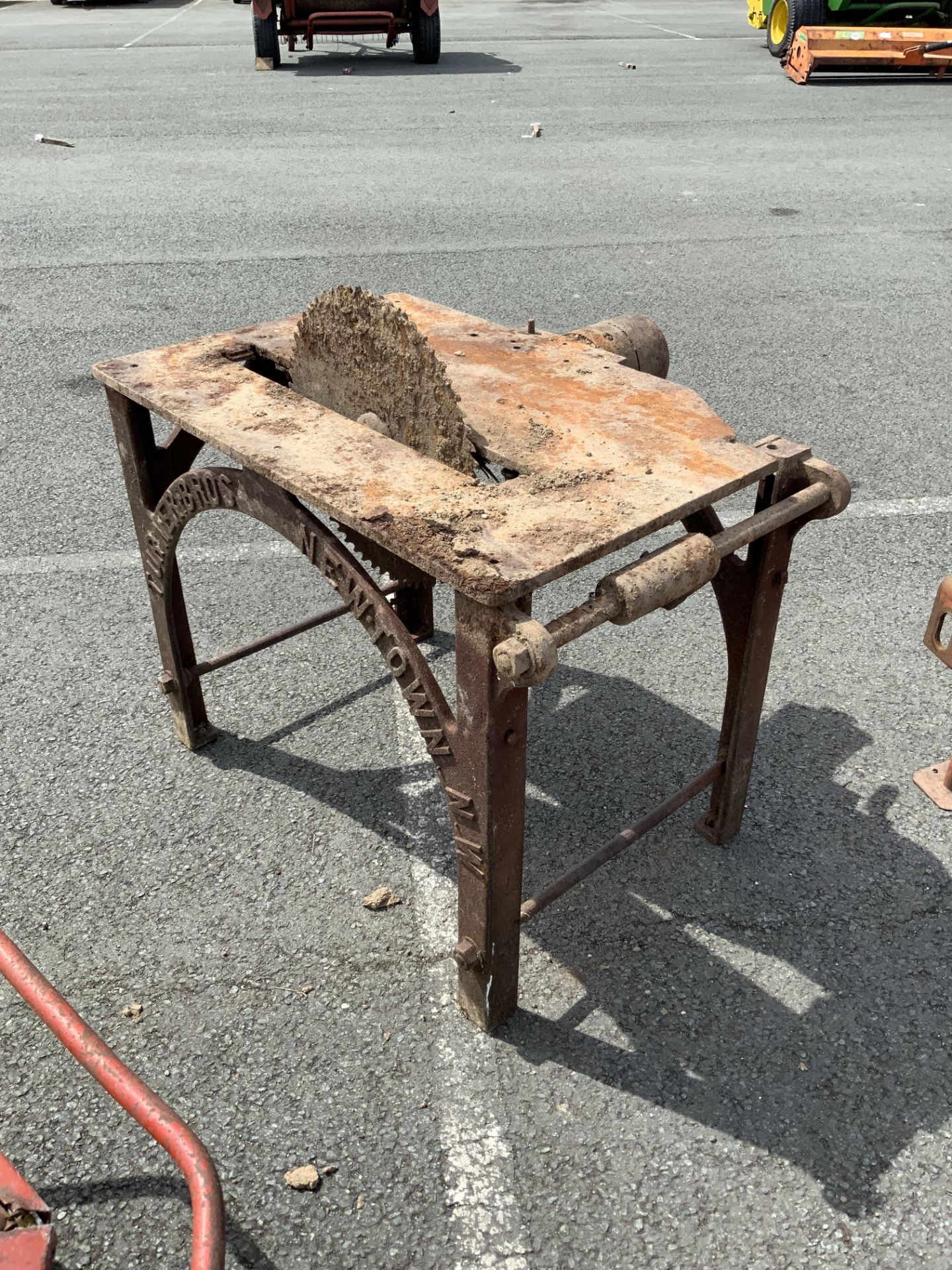 VINTAGE SAW BENCH