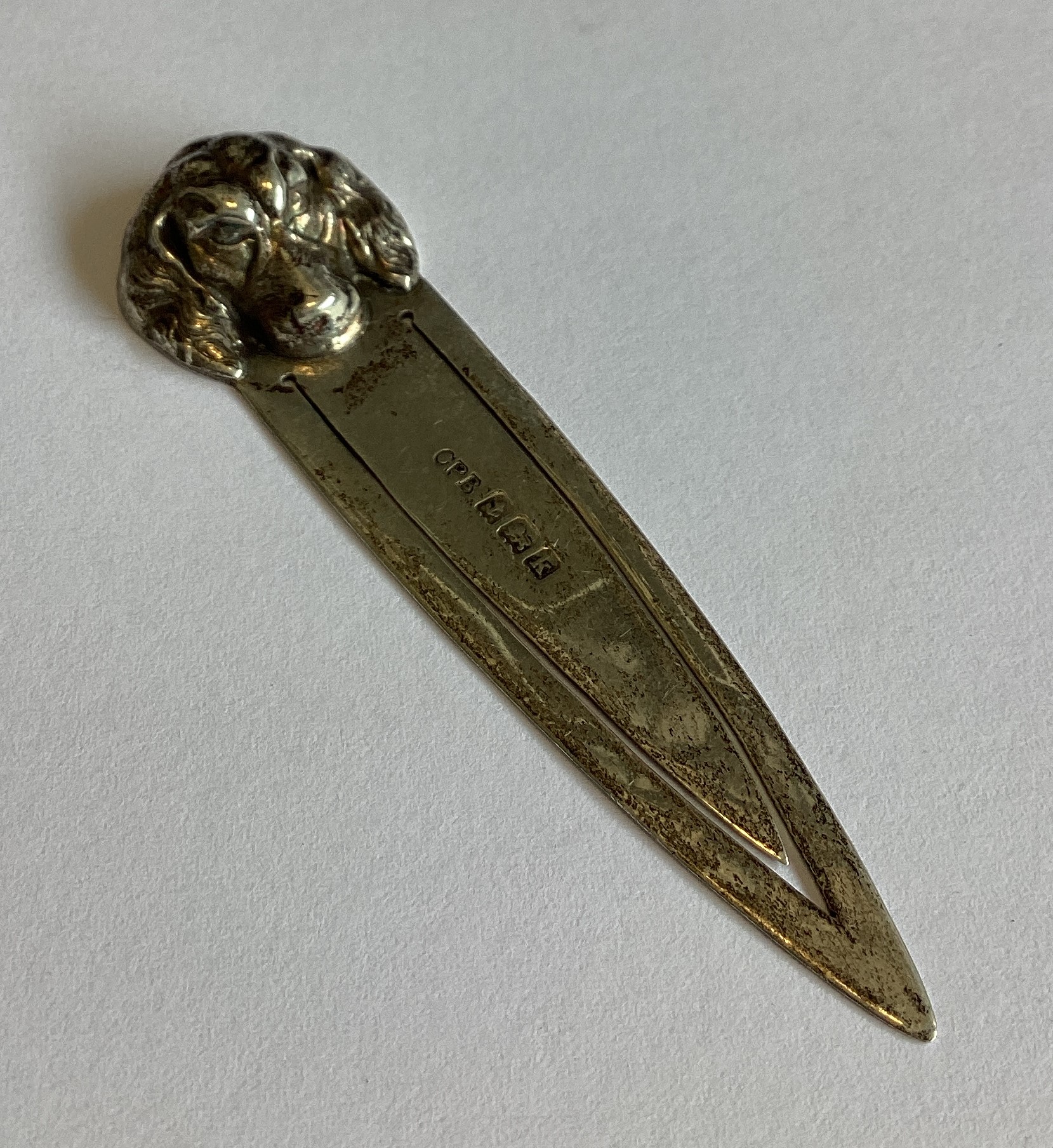 A rare silver bookmark in the form of a dog. Birmingham 1905. Approx. 9 ...