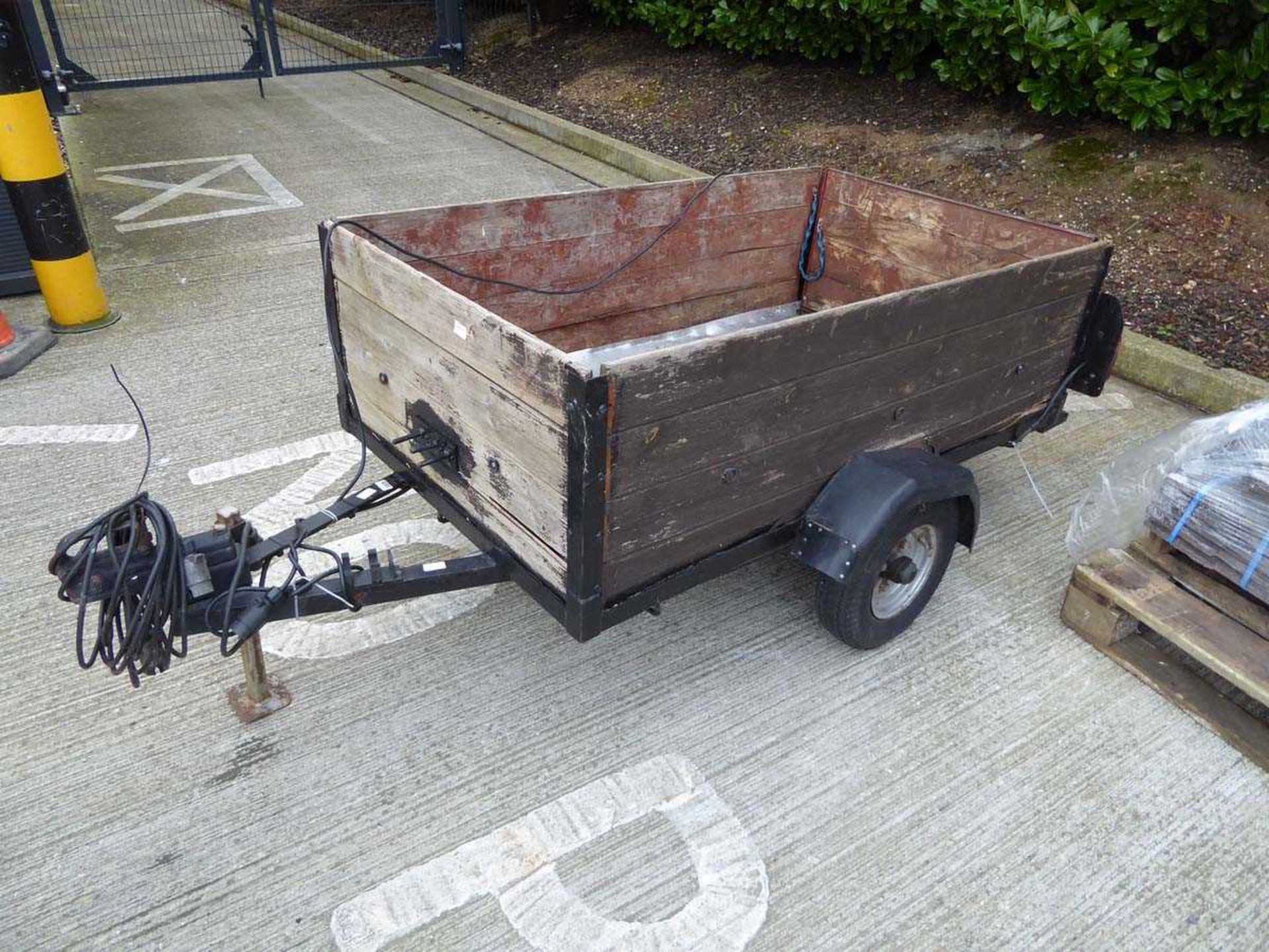 Small single axle trailer