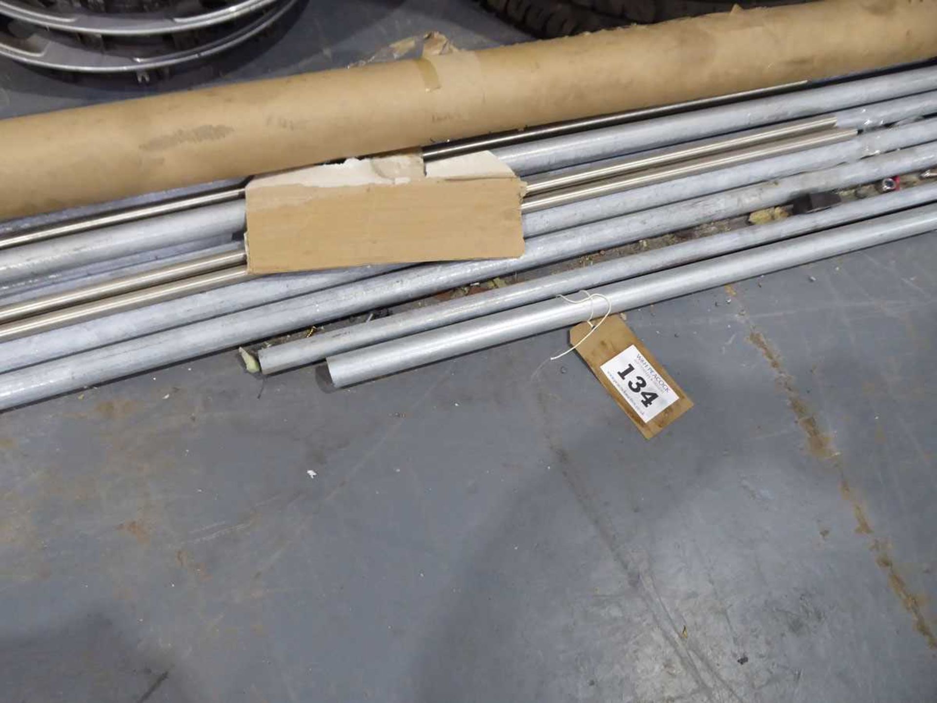 +VAT Approx. 13 lengths of galvanised steel tube