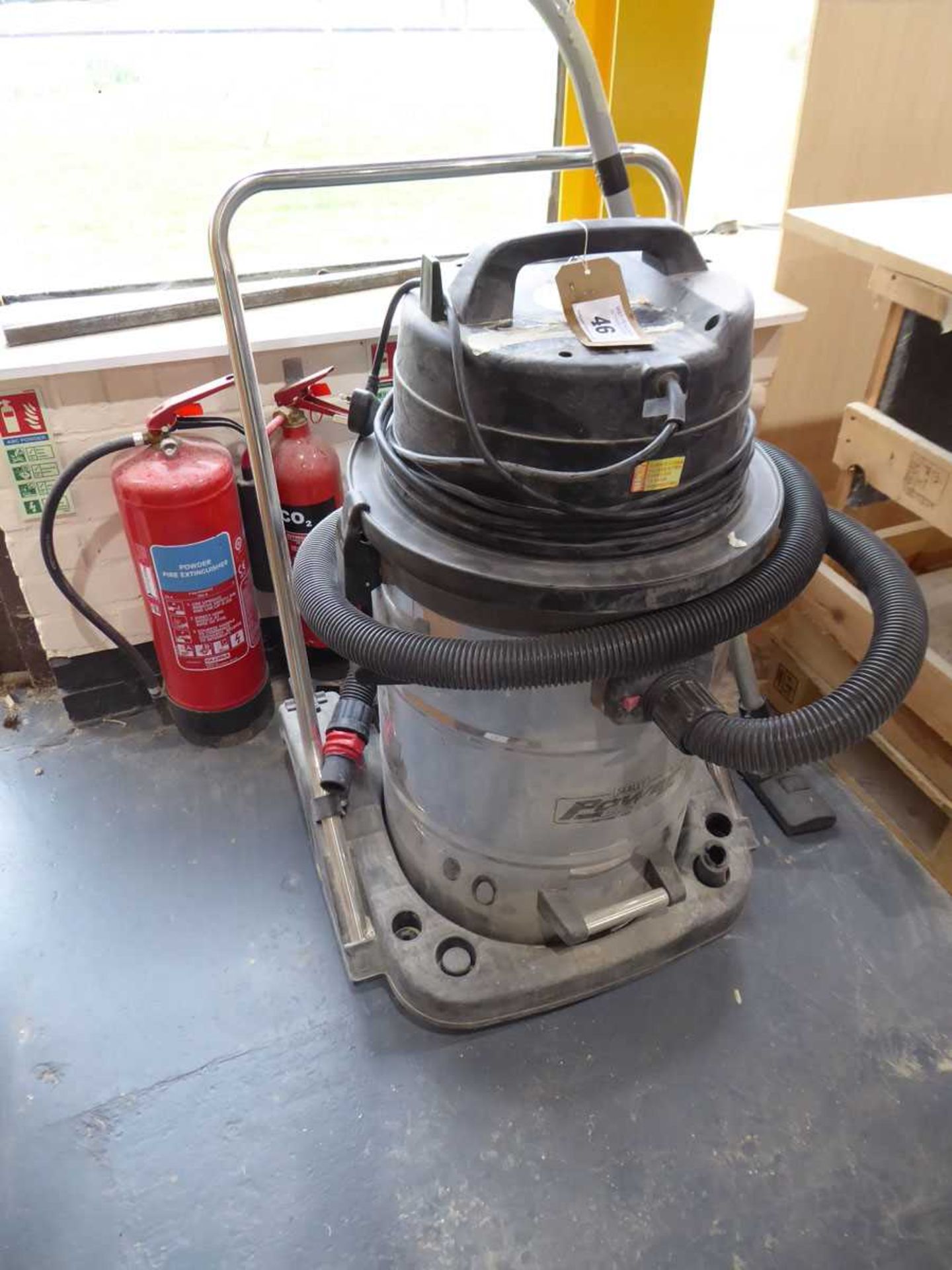 +VAT Sealey PC477 mobile dust extractor (single phase electric)