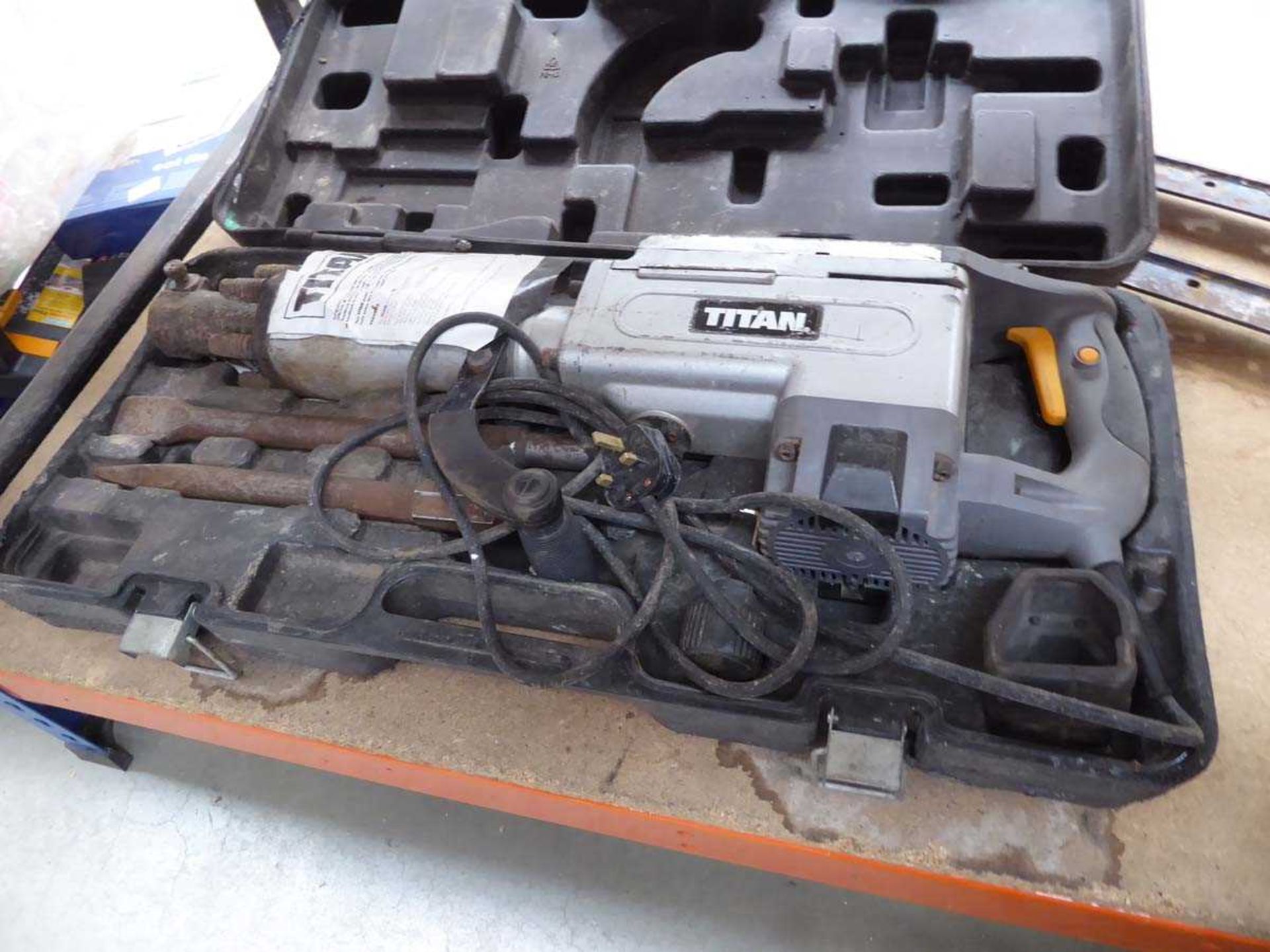 Titan heavy duty breaker, 240v in case