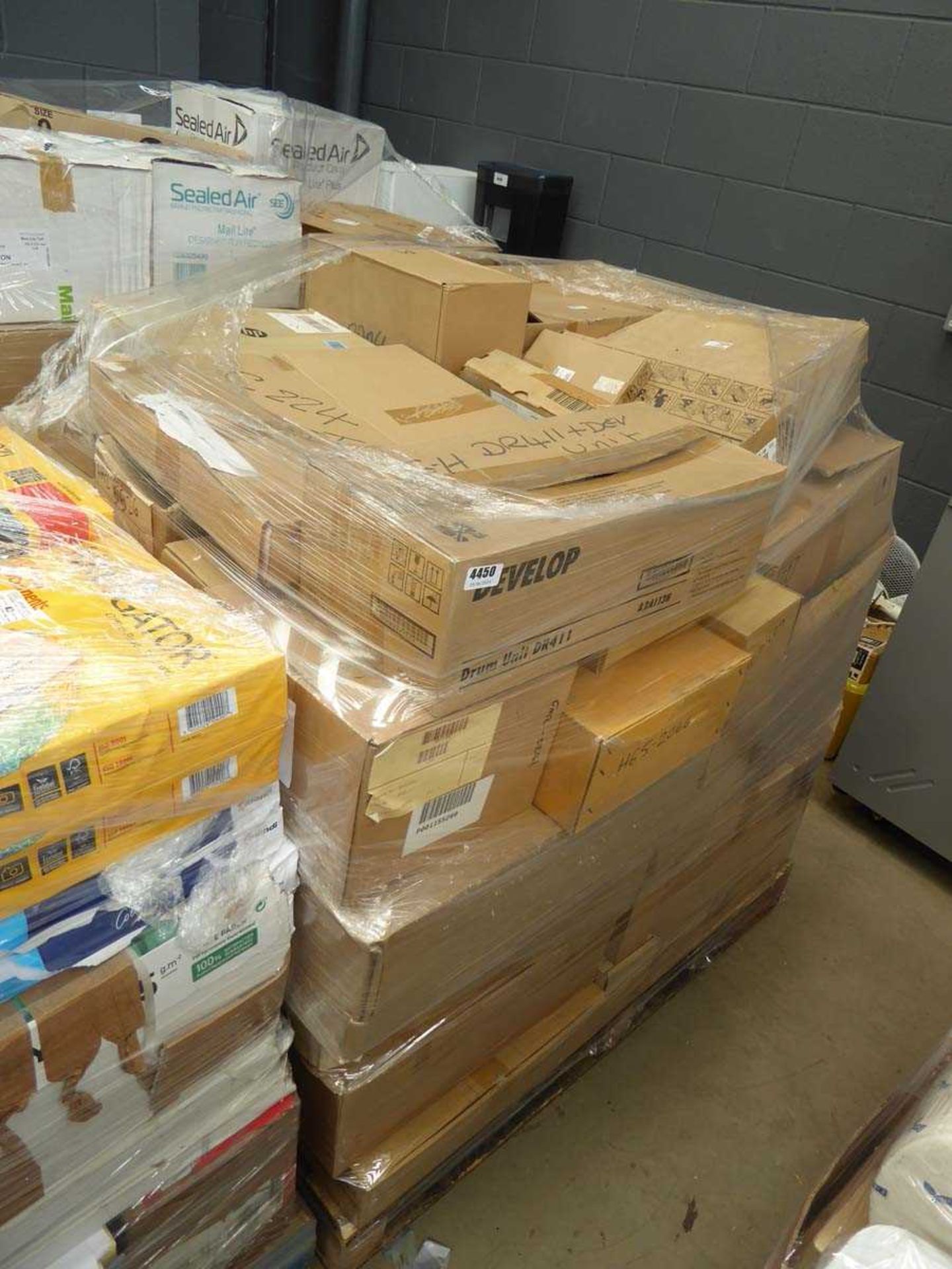 Large pallet containing an assortment of printer cartridges