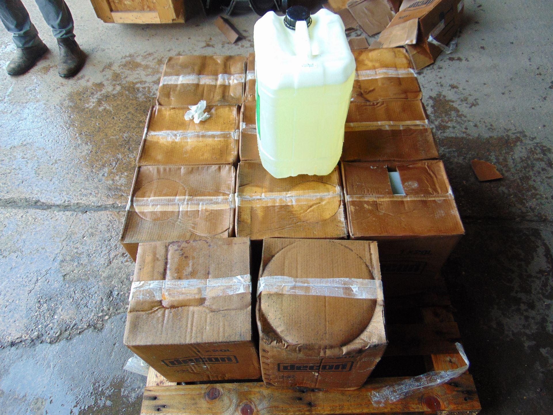 You are bidding on 12 x 20 Litre Drums of Decon Neutracon. MoD Reserve ...