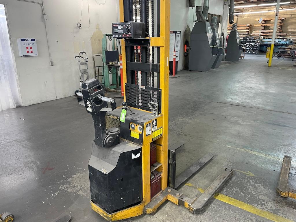 BIG JOE 2,000 LB CAPACITY DIE LIFT