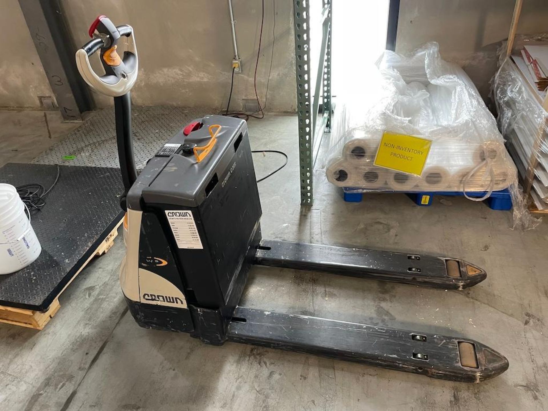 CROWN ELECTRIC WALKIE MODEL WP3035-45, 4500 LB CAP, SN 7A353886 [1ST FL ...