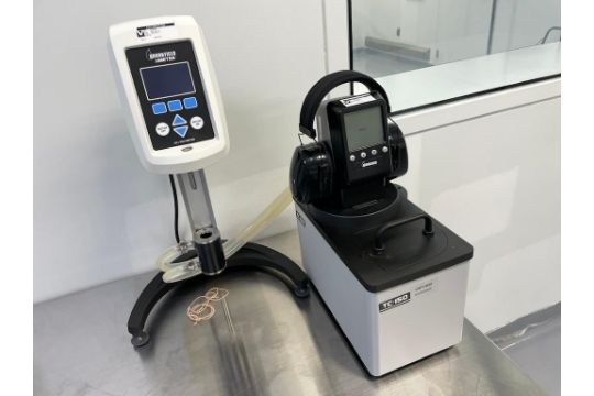 LOT STAINLESS STEEL TABLE 60 X 30 IN, BROOKFIELD DVI + VISCOMETER, W ...