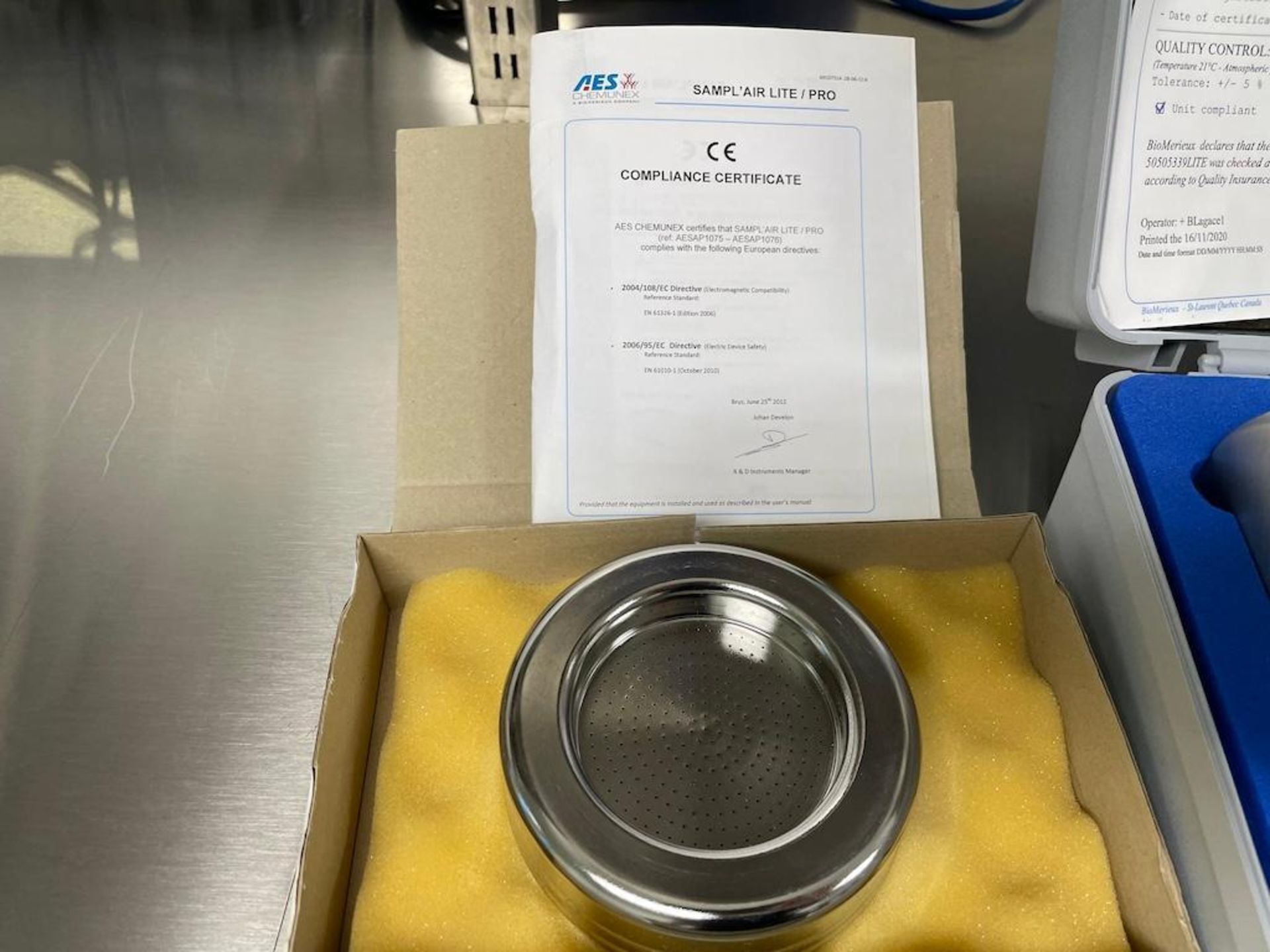 AES LABORATOIRE SAMPL'AIR LITE HANDHELD UNIT W 2 SPARE COVER FILTERS ...