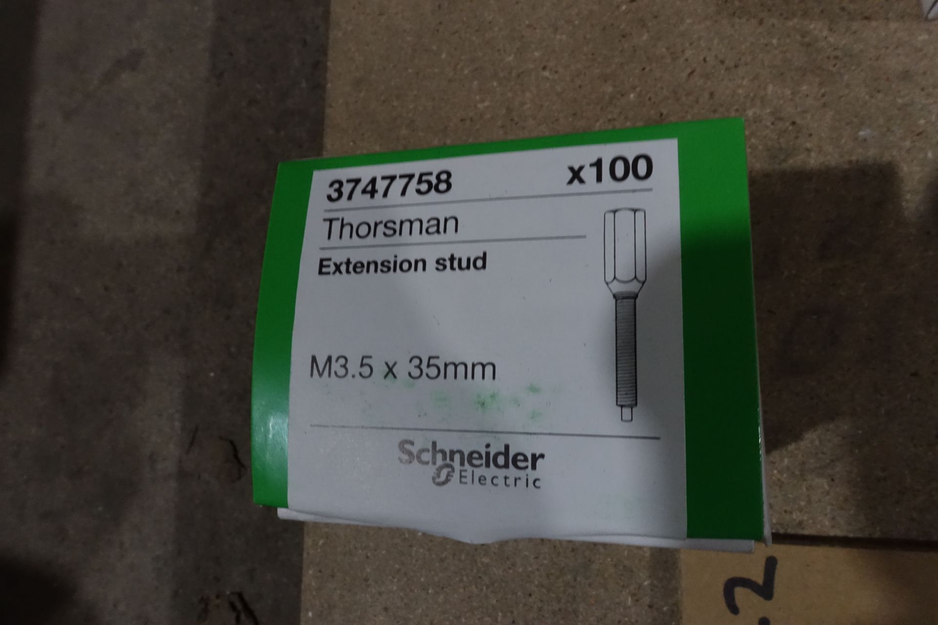 20 x Packs of SCHNEIDER 3747758 M3.5 x 35mm Extension Studs 100 per Pack