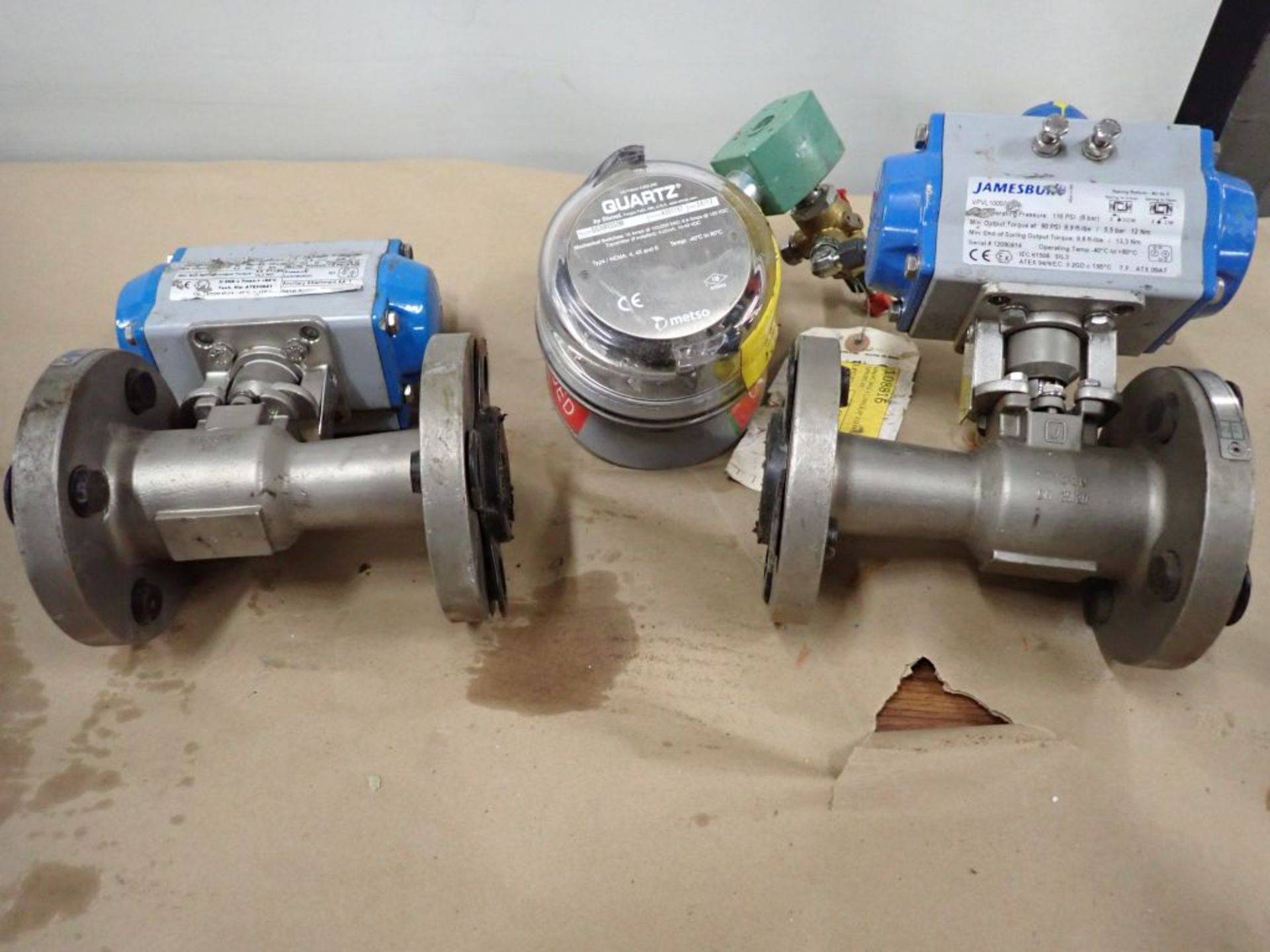 (1) Jamesbury Control Valve Actuator, Cat No. VPVL100SR6 (116 psi); (1 ...