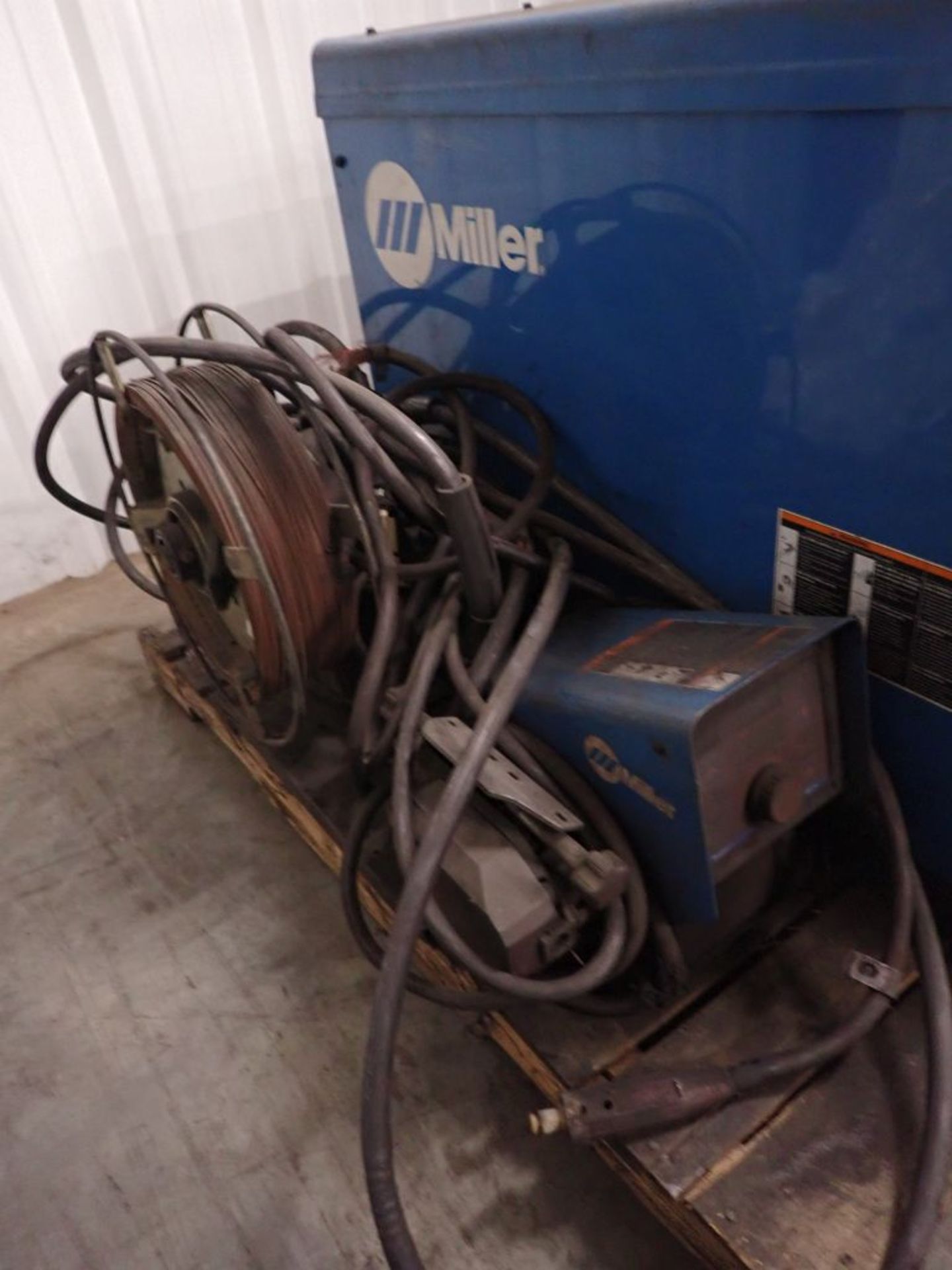 (1) Miller Dimension 652 cc/cv. DC Welding Power Source System, Mig ...