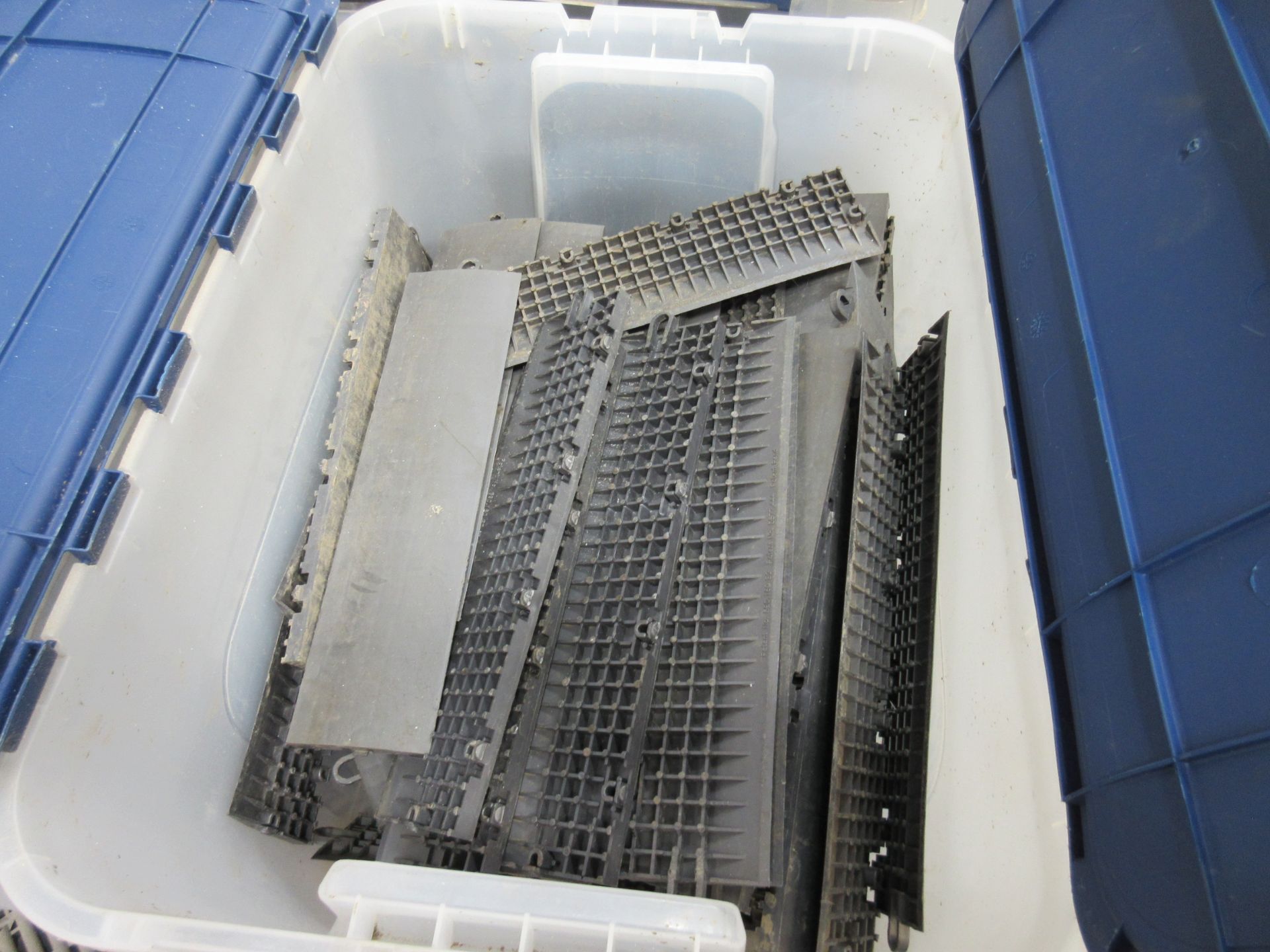 LOT ASSORTED PLASTIC CONNECTING MATS