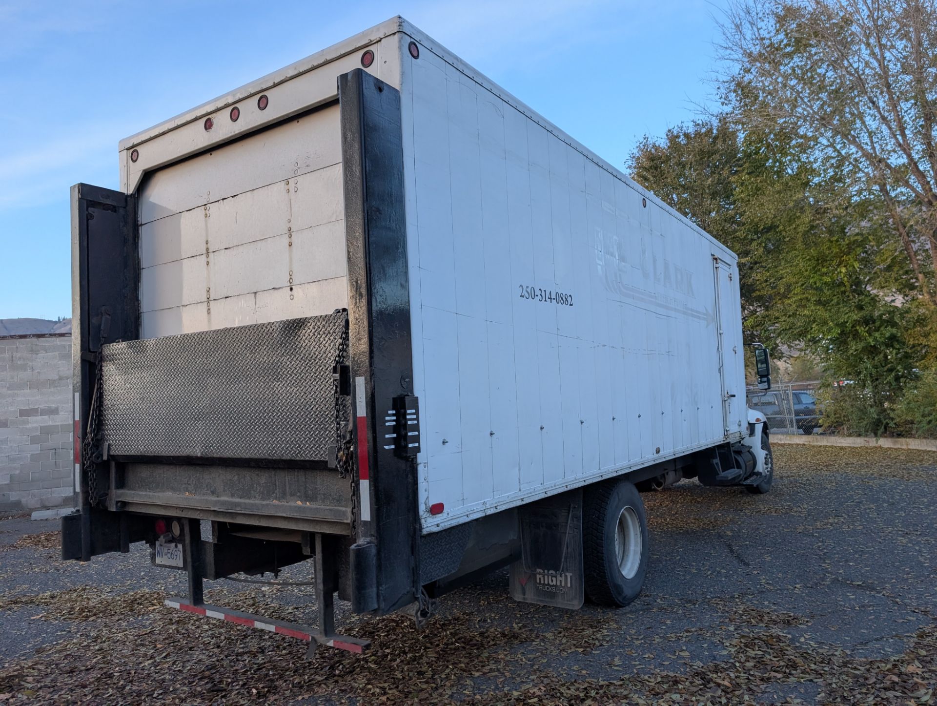 2004 International 4300 Truck with 26' Box, Reefer & Power Tailgate ...