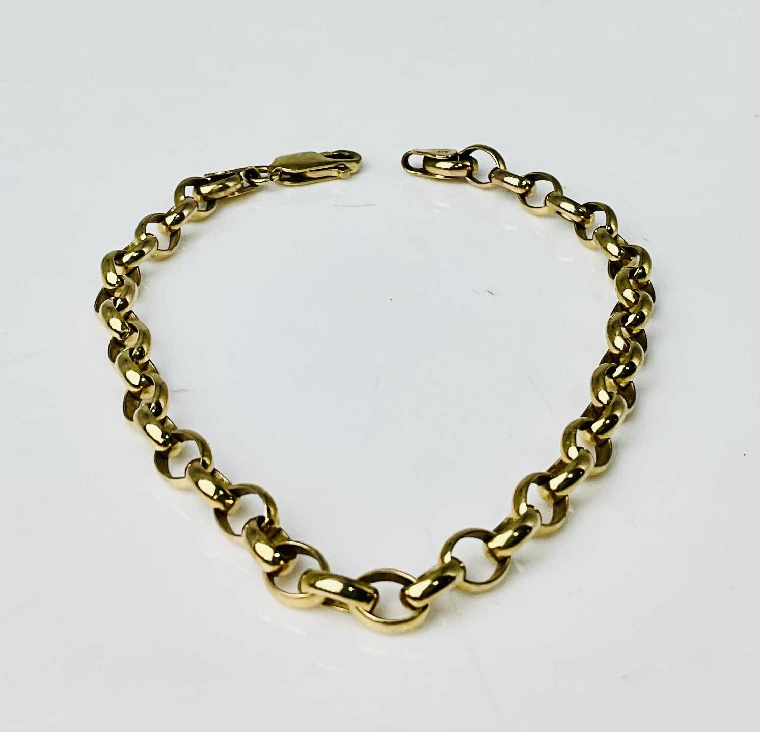 A 9ct yellow gold hoop link bracelet, length 19.5cm, approx 7.3g.