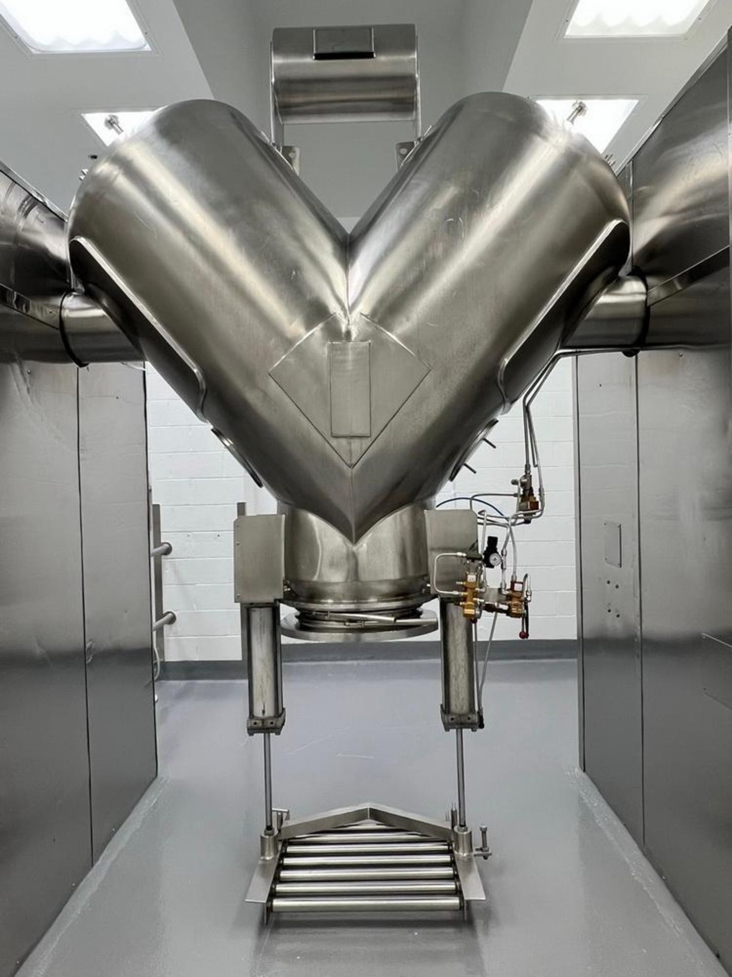 Gemco 30 Cubic Foot Stainless Steel Twin Shell V Blender, Serial# B ...