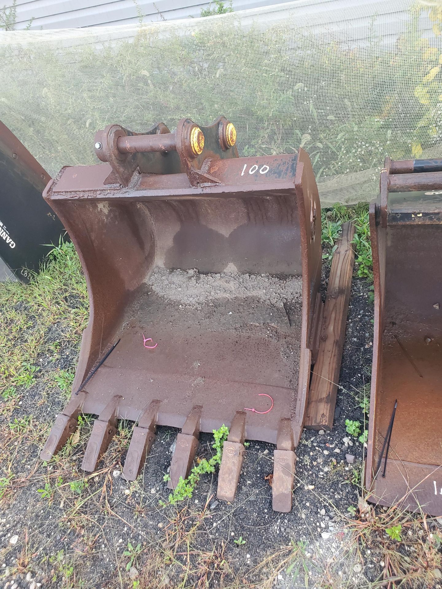 36IN. DIGGING BUCKET EXCAVATOR BUCKET Located: 168 Town Line Rd, Kings ...