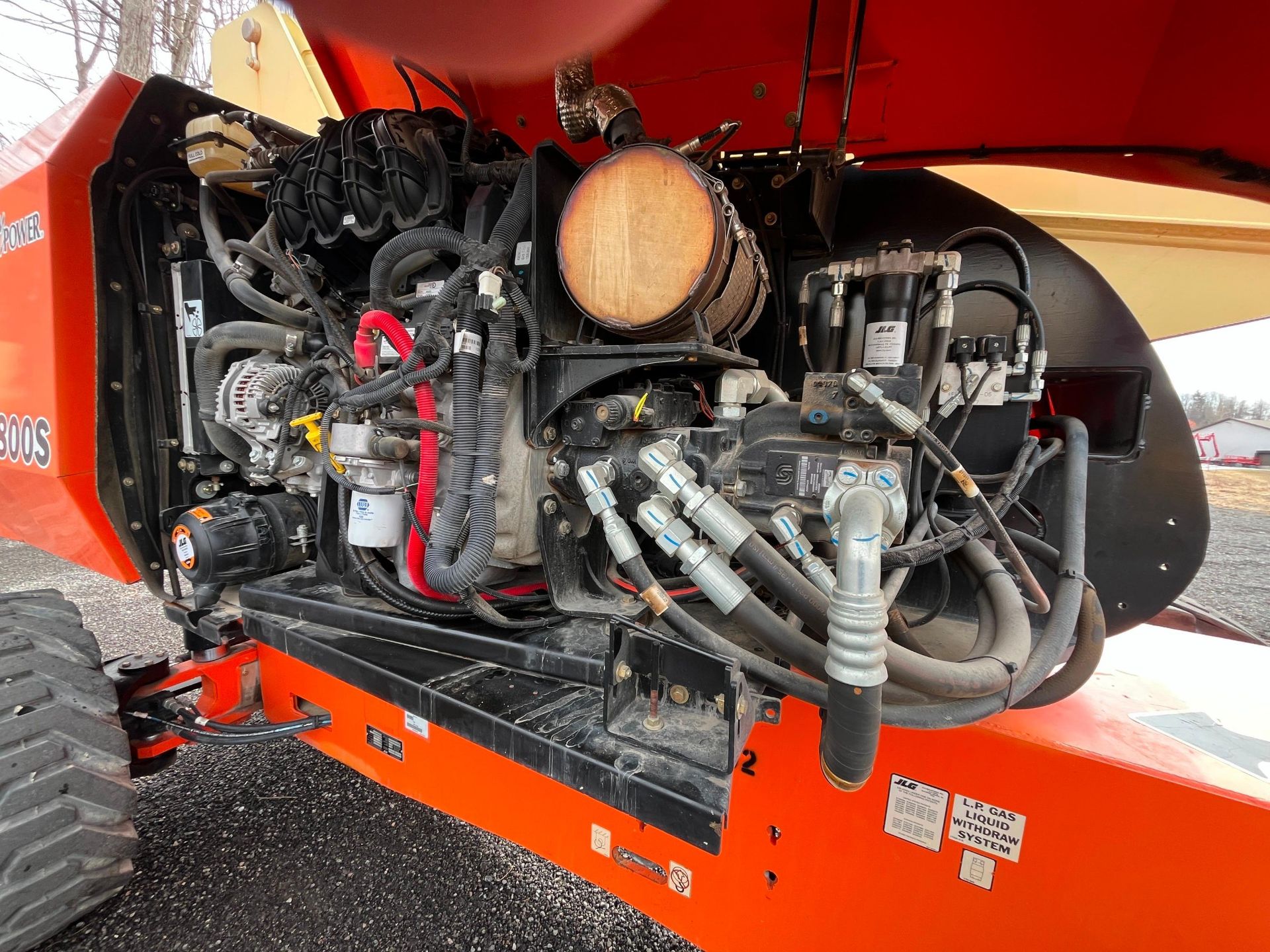 2018 JLG 800S BOOM LIFT 4x4, powered by dual fuel engine, equipped with ...