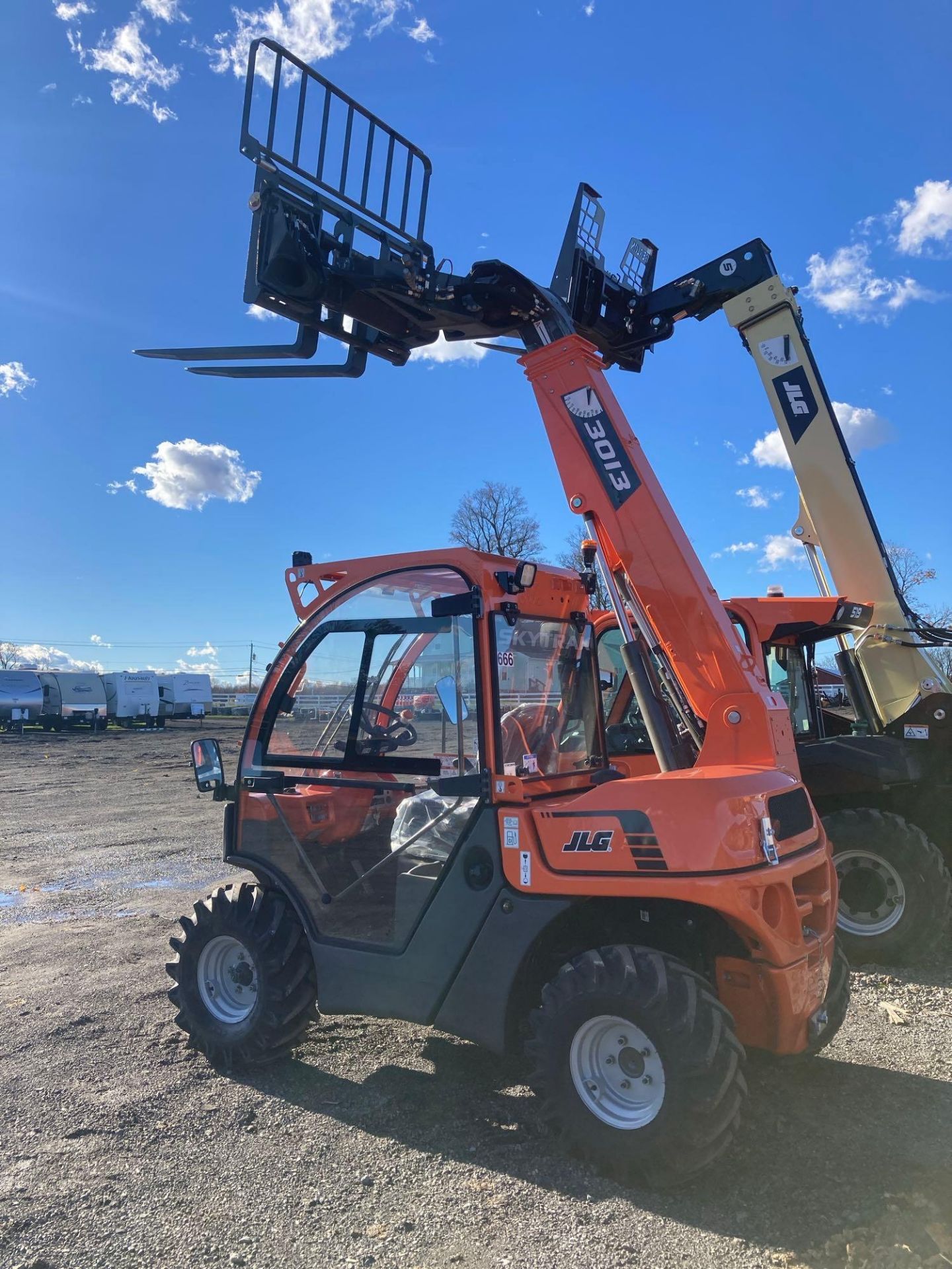 NEW UNUSED JLG 3013 TELESCOPIC FORKLIFT 4x4, powered by Kubota V-1505 ...