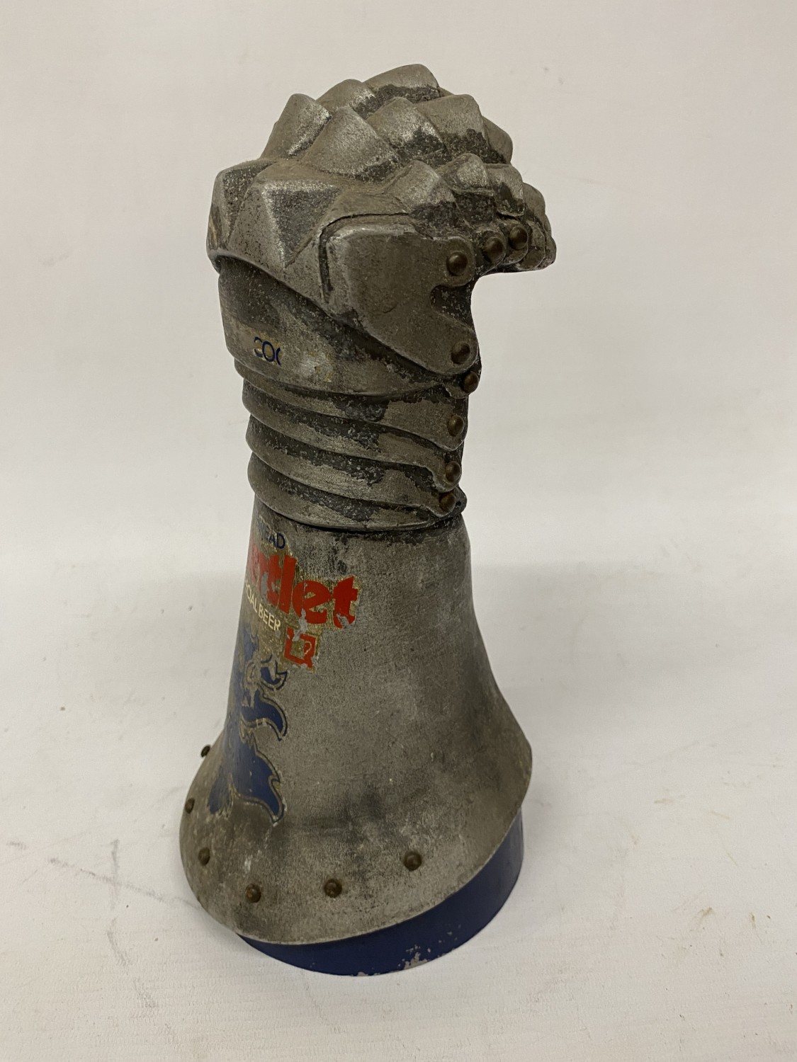 A VINTAGE WHITBREAD GAUNTLET "VERY SPECIAL BEER" KNIGHTS ARMOR BAR ...