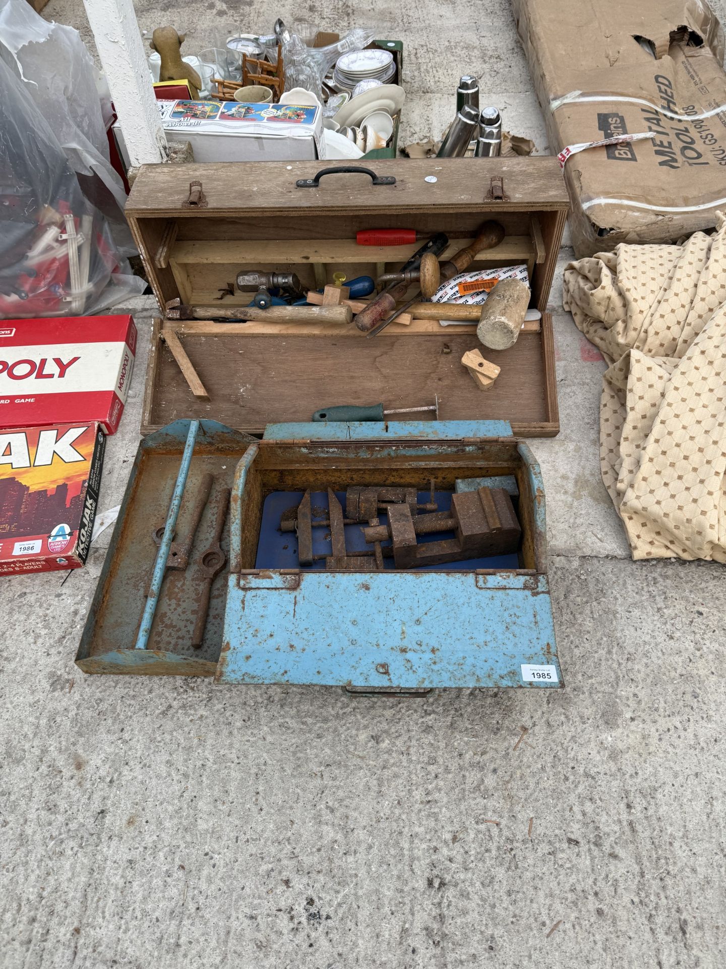 A WOODEN JOINERS CHEST AND A METAL TOOL BOX WITH AN ASSORTMENT OF TOOLS ...