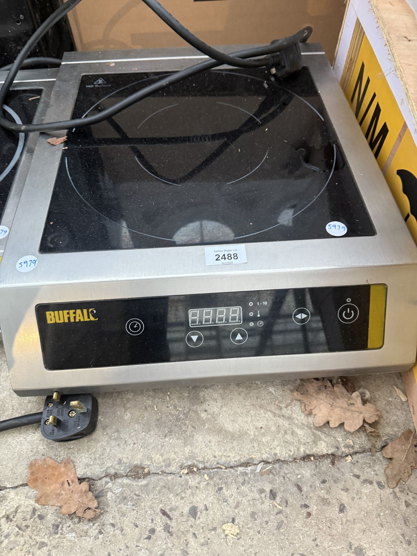 A LARGE BUFFALO ELECTIRC COUNTER TOP HOB