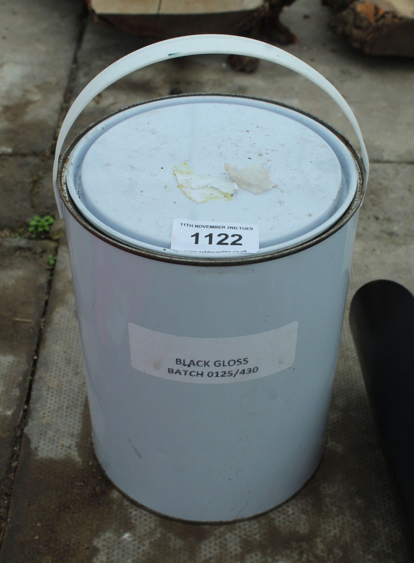 BLACK GLOSS PAINT, 5 L + VAT