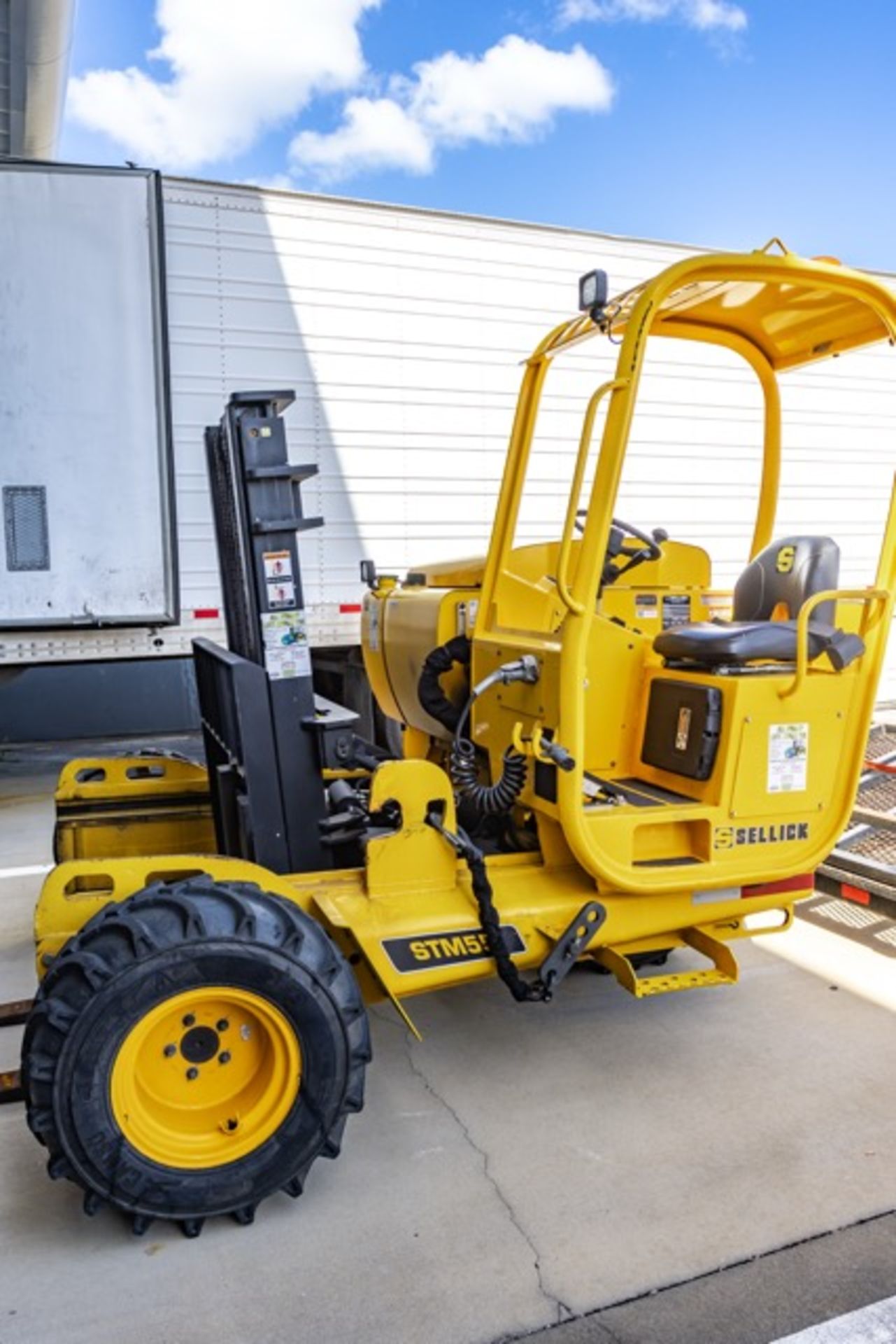 This almost brand new 2023 Sellick STM-55K-4 is a truck-mounted, 4-way ...