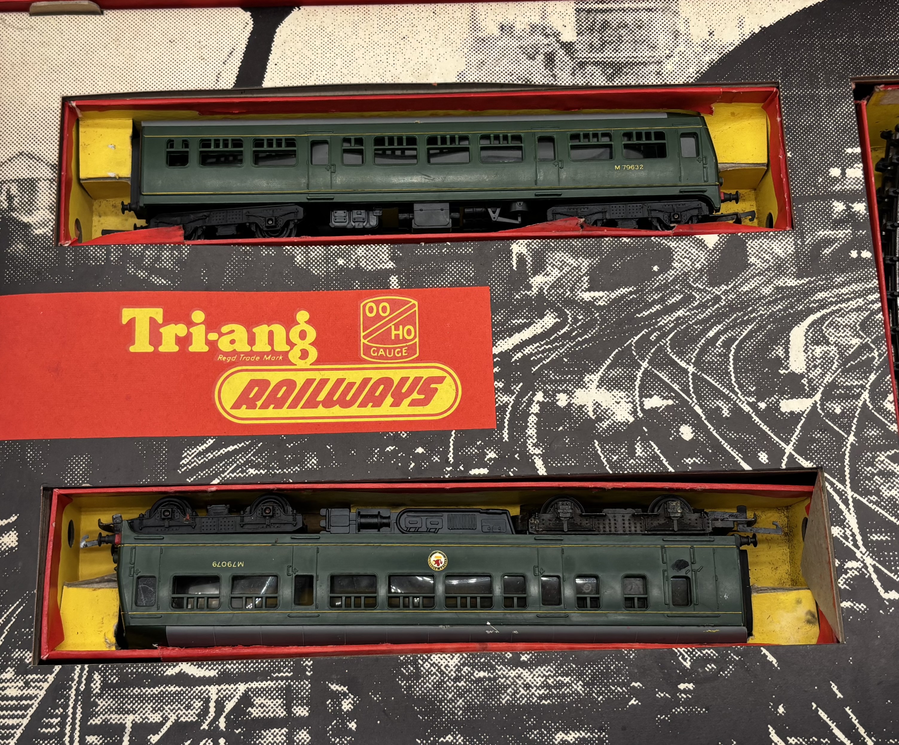 A vintage boxed Tri-ang Railways OO gauge electric train set (RS.7 ...