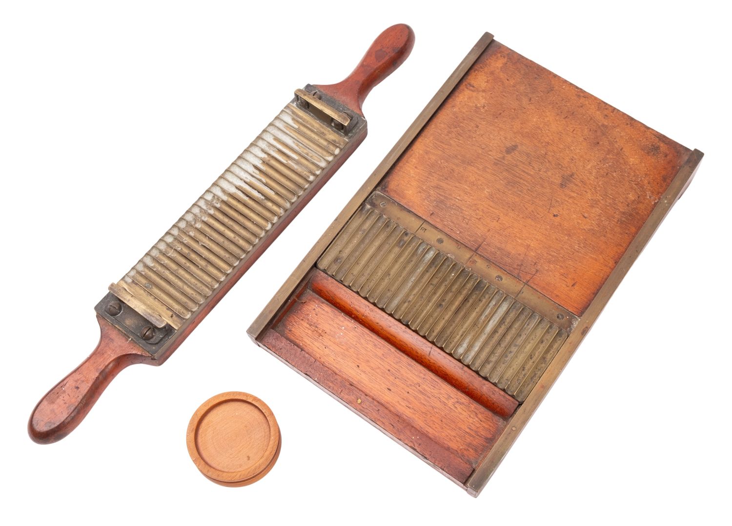 A late 19th/early 20th century pharmaceutical pill roller, maker Lynch ...