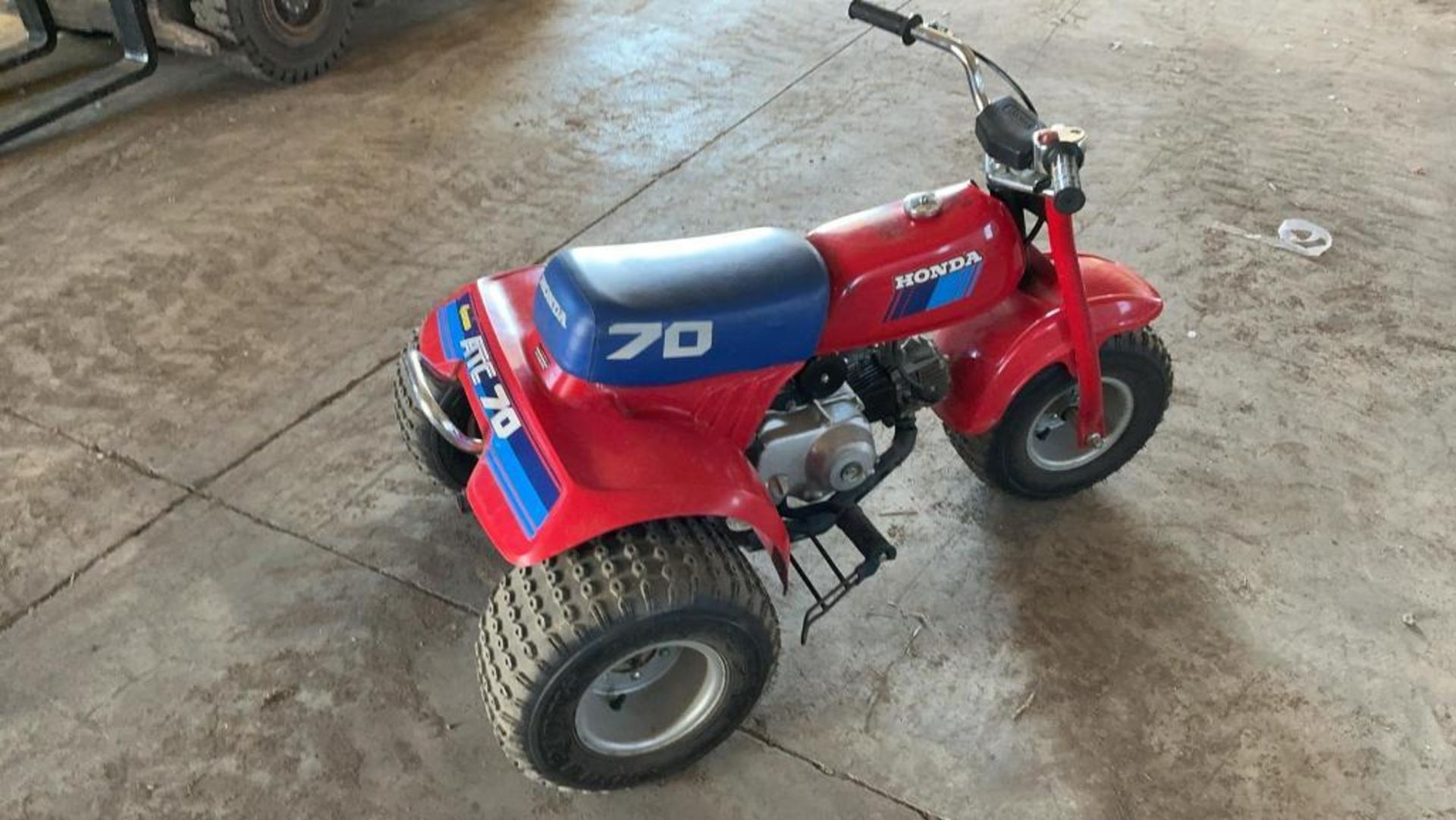 Honda ATC 70 3 Wheeler , -- Description -- Engine: 72cc air-cooled ...