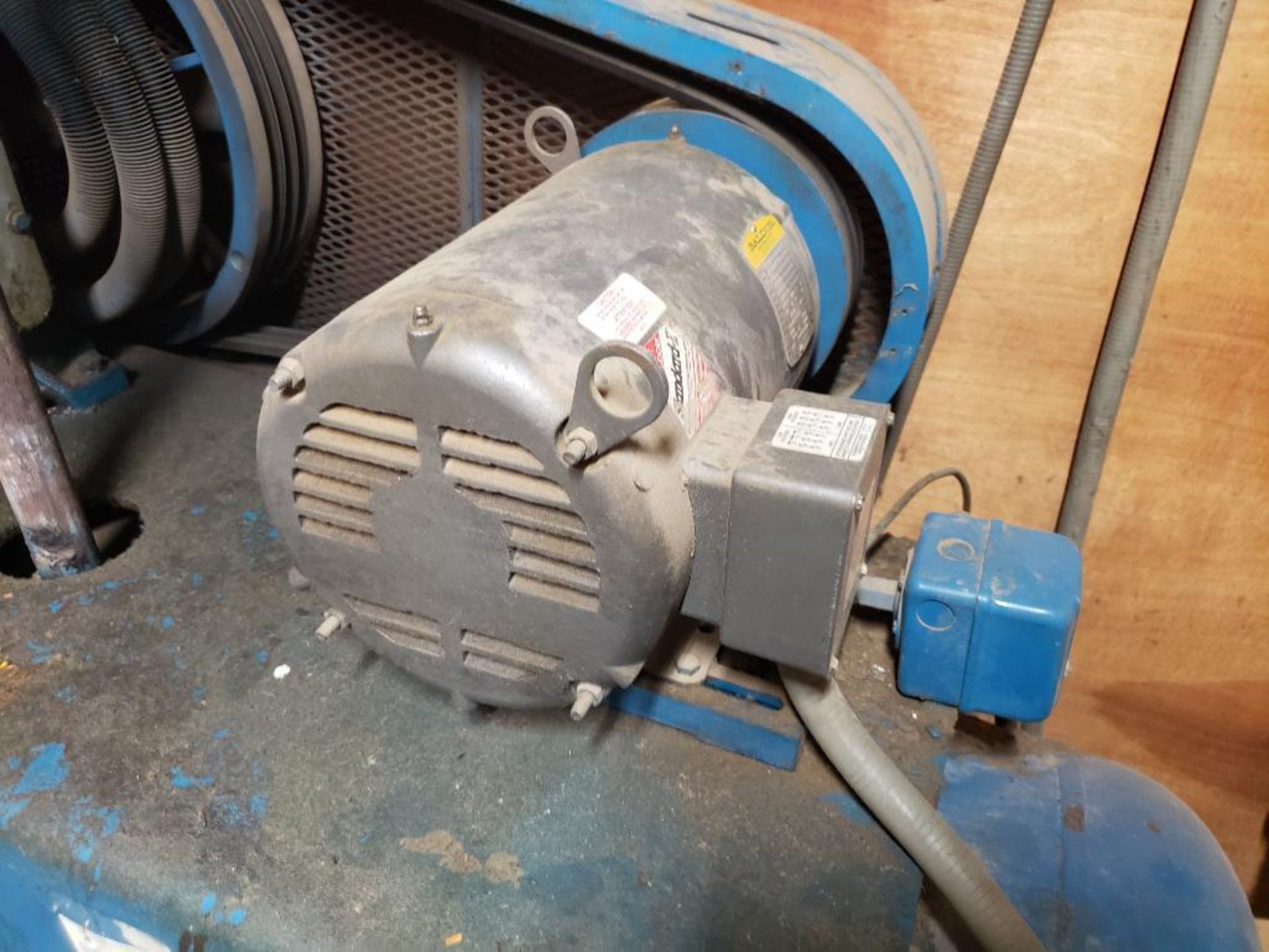 Quincy Air compressor unit. 230/460 3ph, 10HP Baldor motor. 62x32x62.