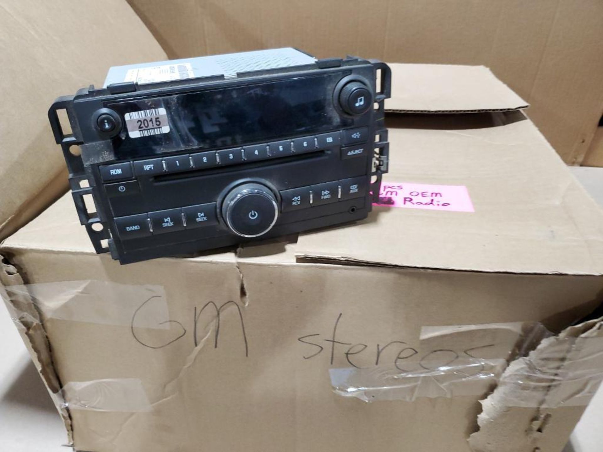 Qty 8 - GM factory radio. Part number 25942015. For a $15 fee this lot ...